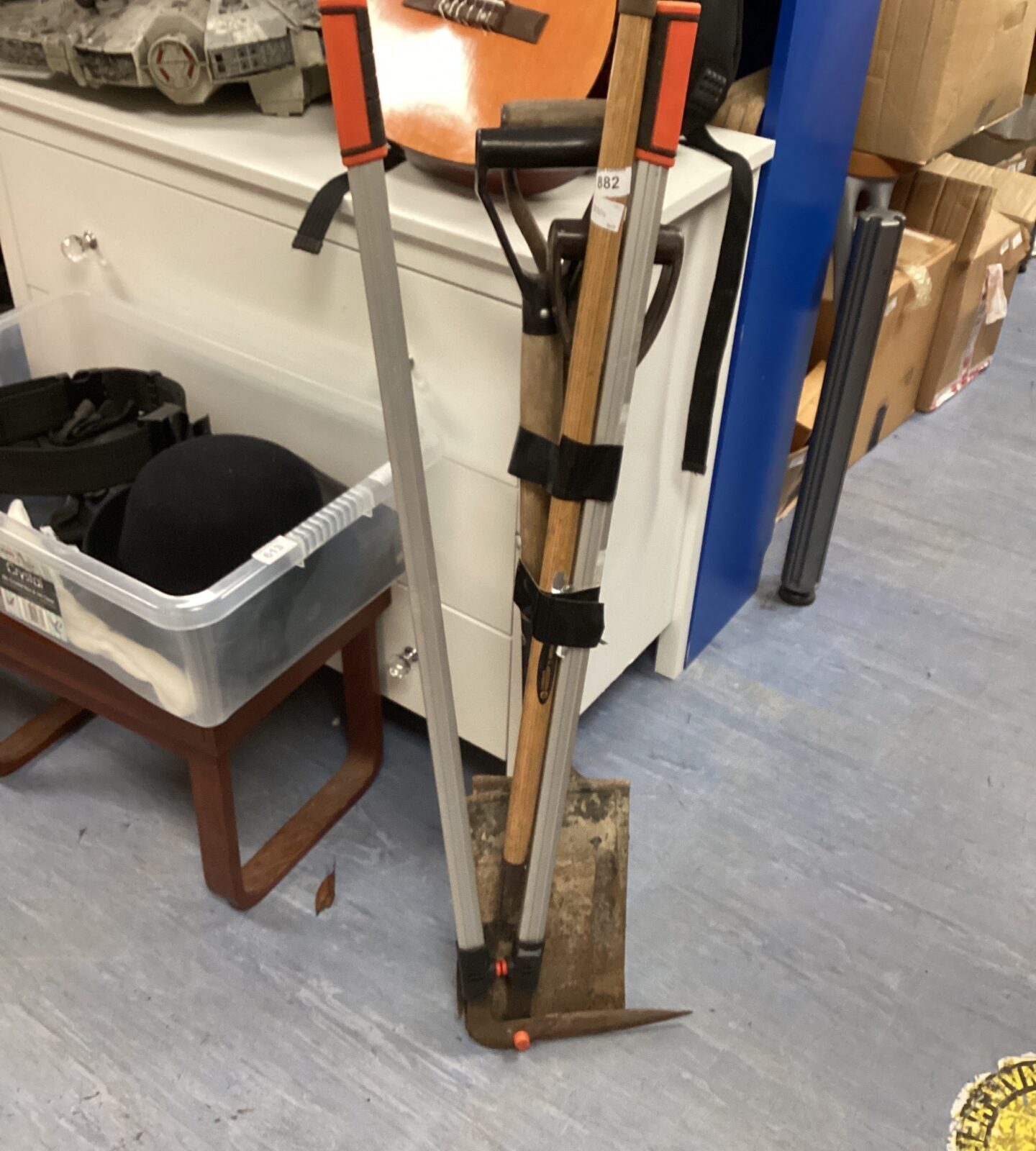 882 Selection of garden tools – Badgers Auctions | On-site and online ...