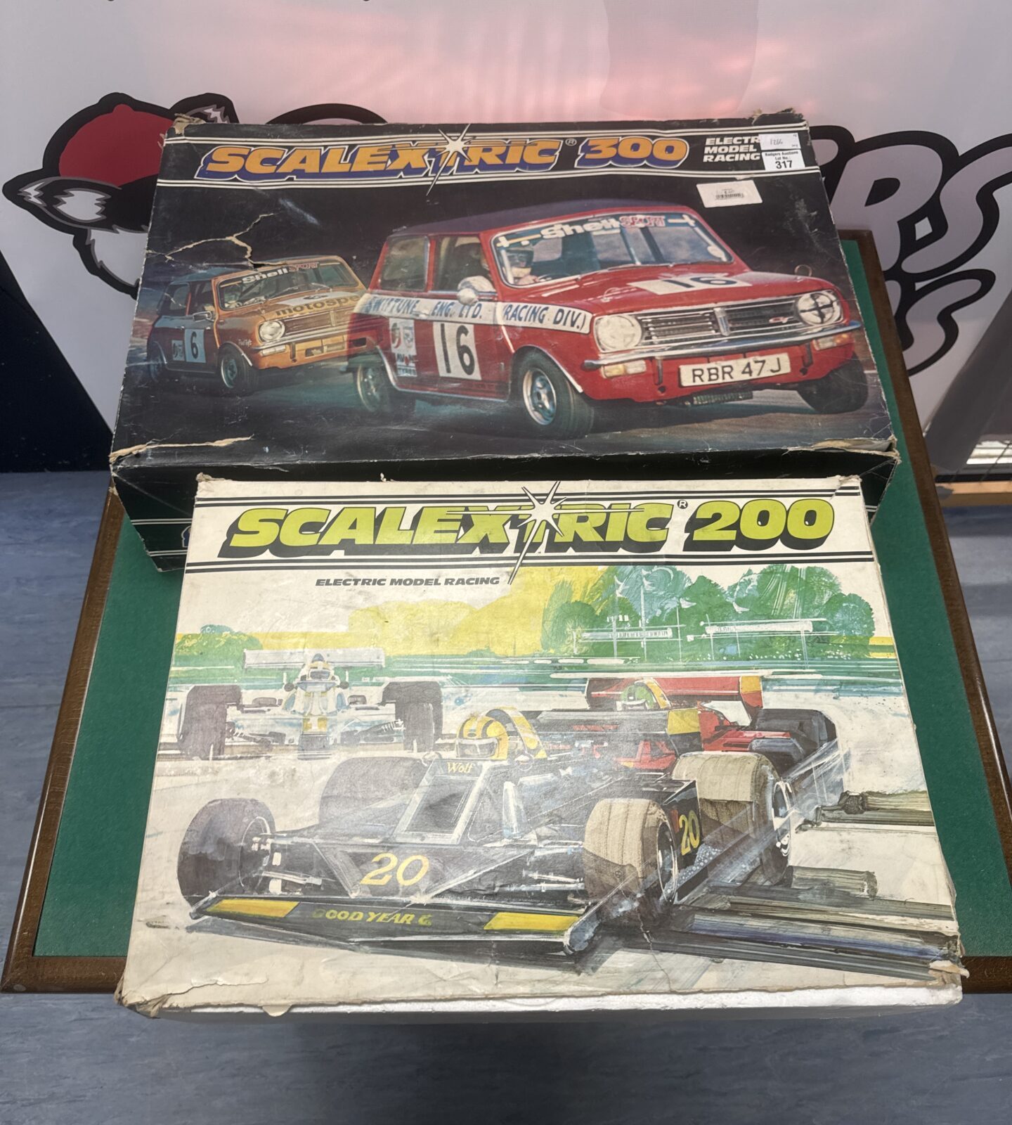 Two retro scalextric sets – both have cars – Badgers Auctions | On-site ...