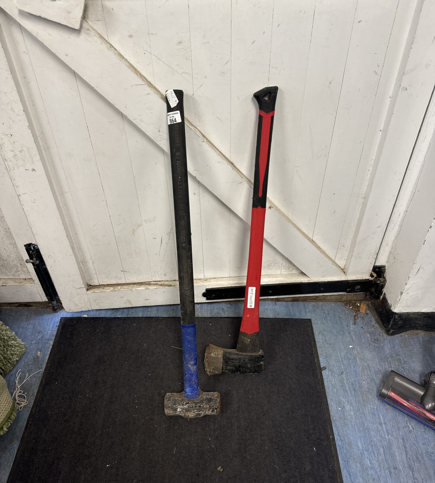 Large Sledge Hammer With A Large Axe Badgers Auctions Large Sledge Hammer With A Large Axe Badgers Auctions