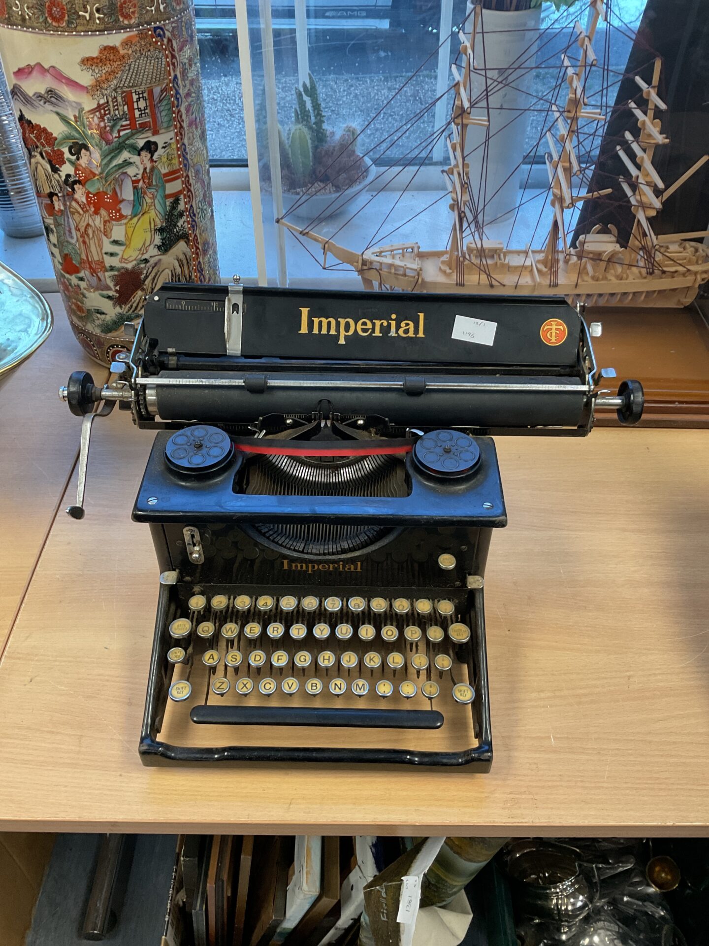 Vintage imperial mechanical typewriter – Badgers Auctions