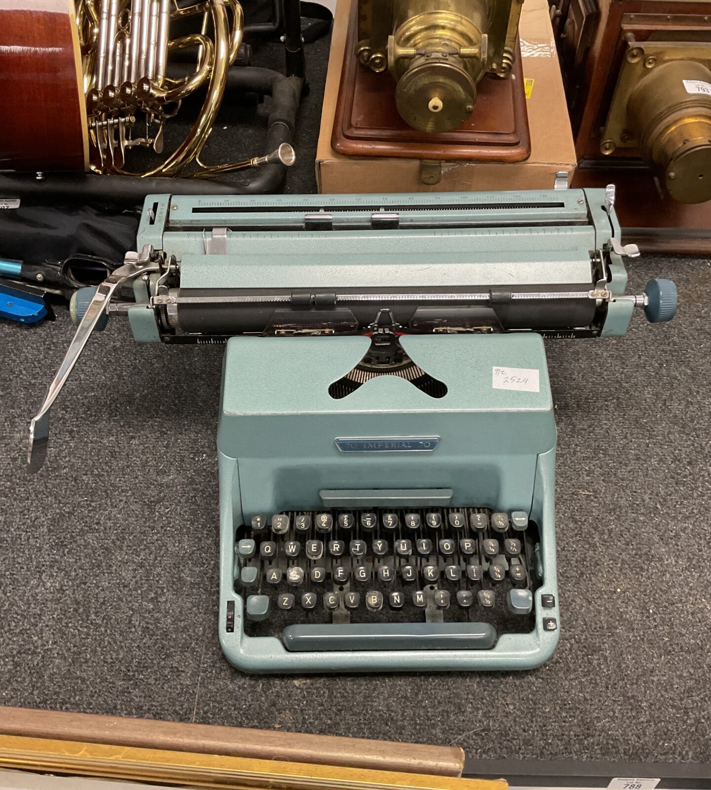 Vintage imperial 70 mechanical typewriter – Badgers Auctions