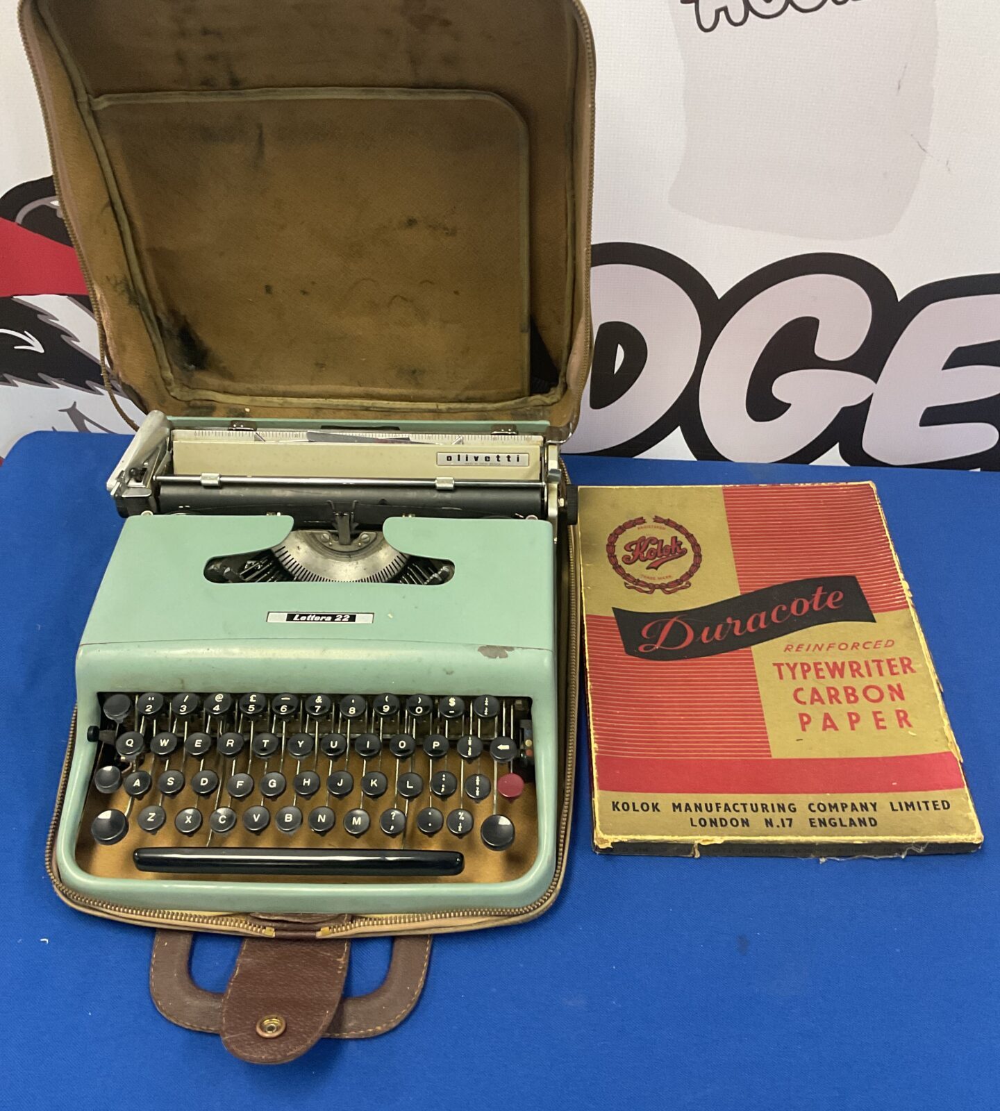 Vintage lettera 22 mechanical typewriter – Badgers Auctions