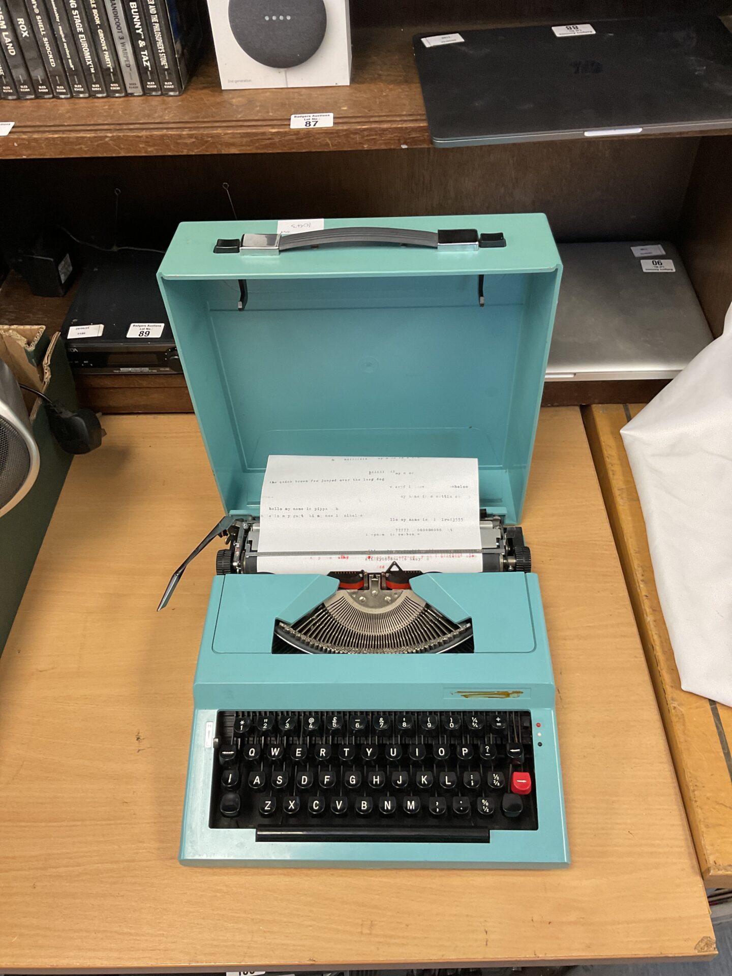 Vintage turquoise mechanical typewriter working – Badgers Auctions | On ...