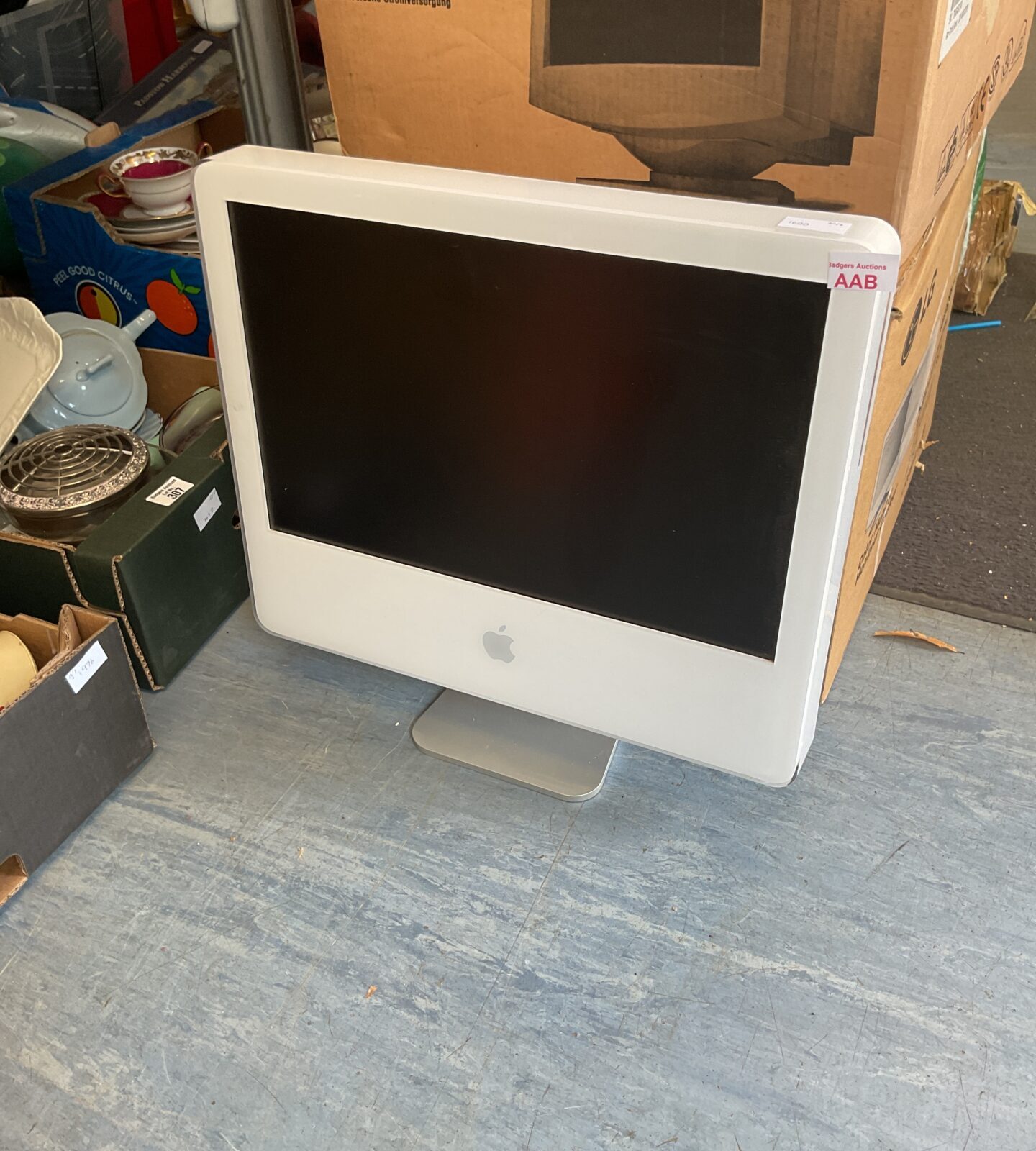 Apple iMac monitor model A1076 – Badgers Auctions