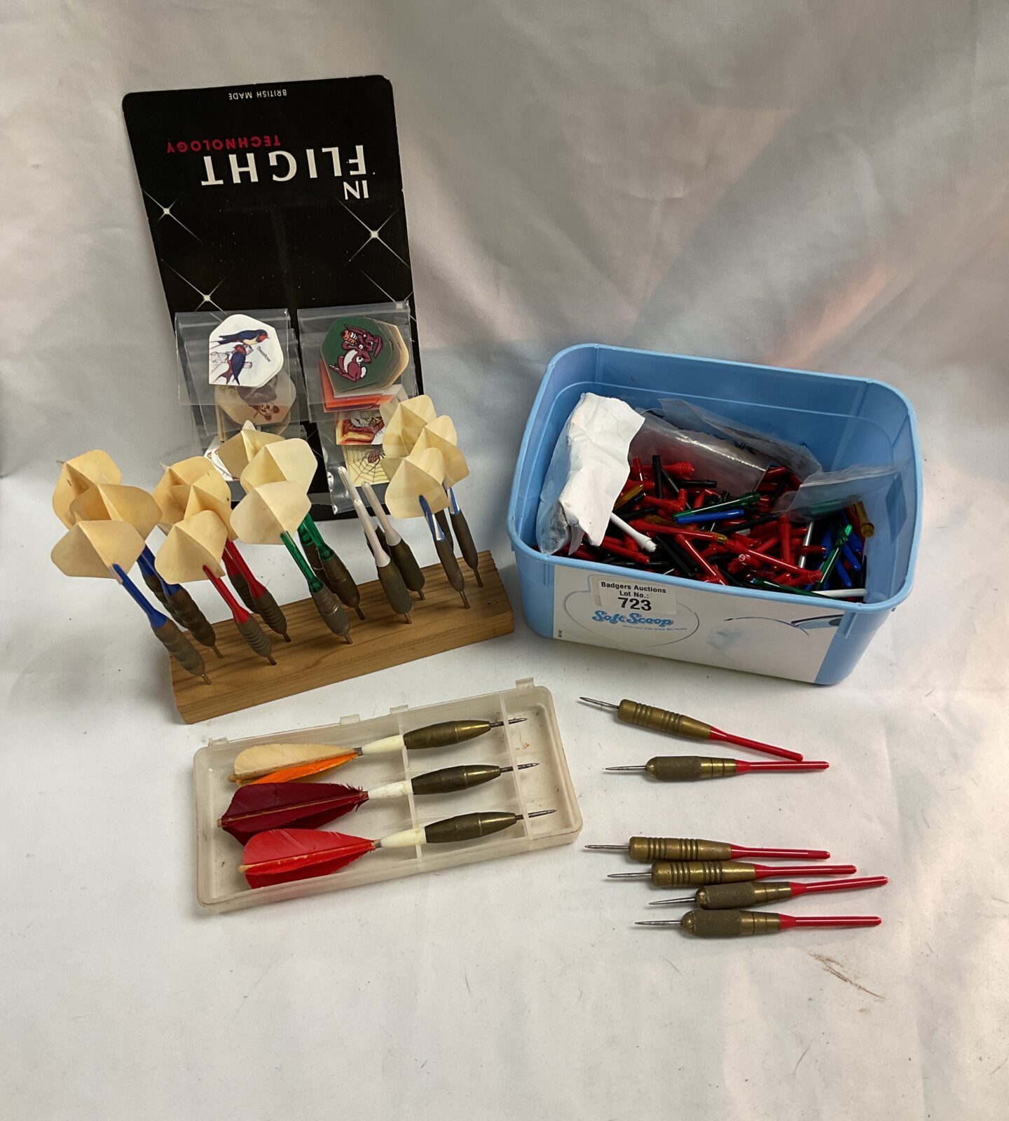 quantity of vintage darts and stems – Badgers Auctions