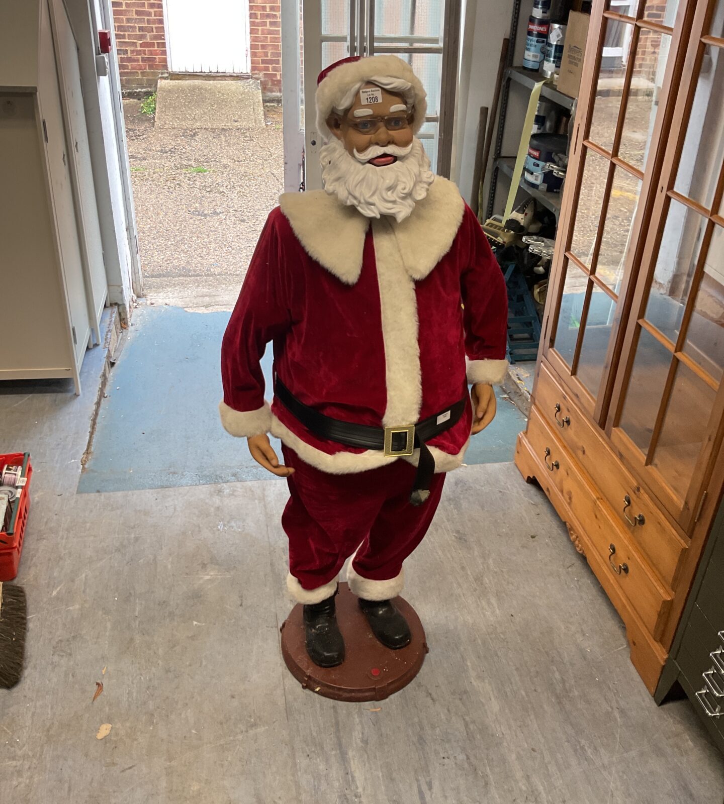 Life size Santa decoration. Aprox 5ft – Badgers Auctions