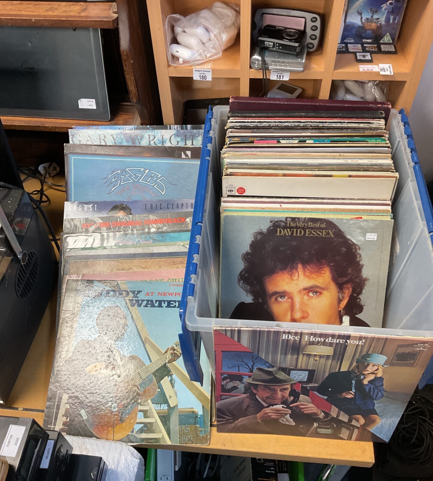 Collection of 12” vinyl records including the eagles – Badgers Auctions