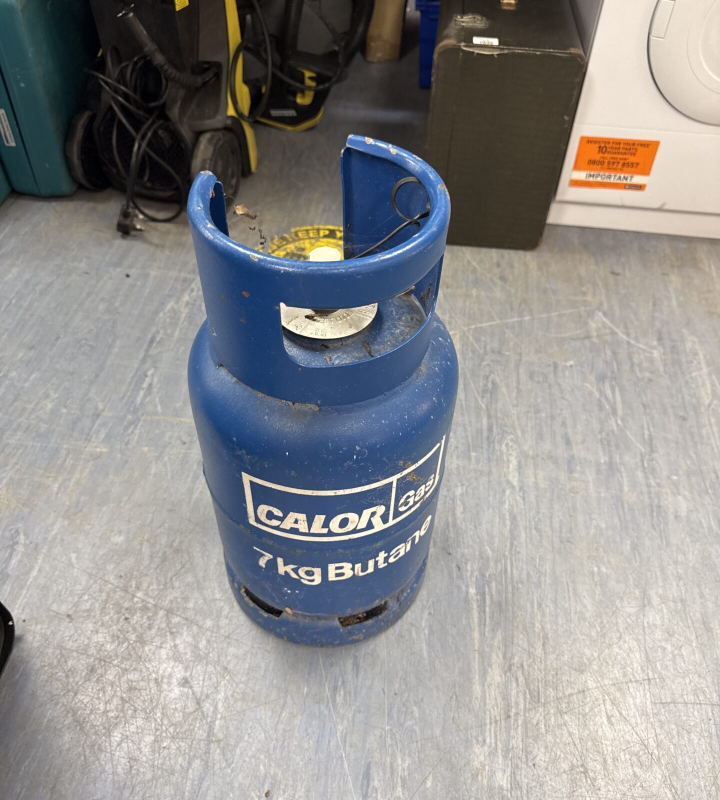 Calor gas 7kg butane canister – full – Badgers Auctions