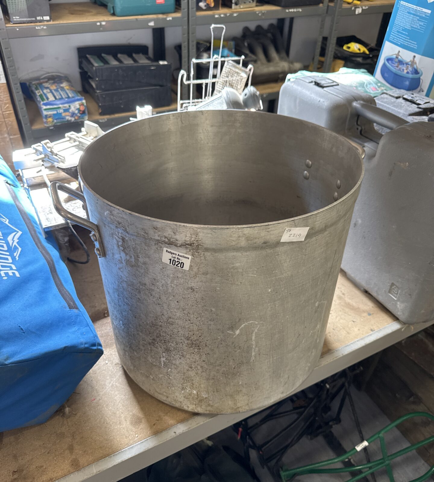 Very large stainless cooking pot – Badgers Auctions