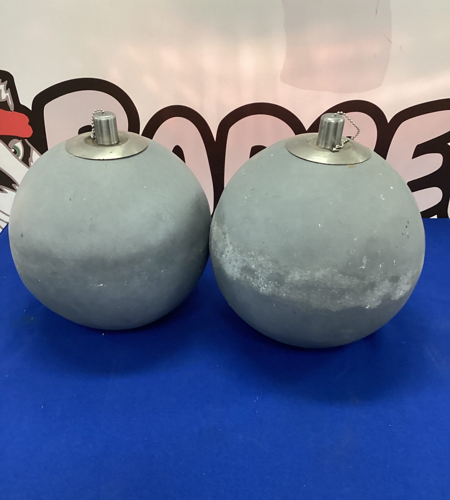Two stone effect garden oil burners – Badgers Auctions