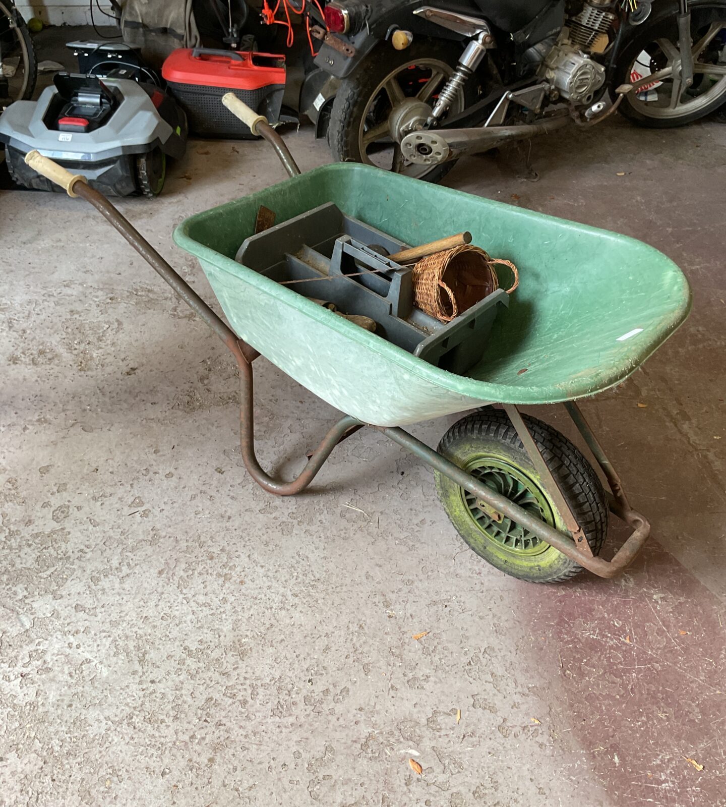 Plastic garden wheelbarrow with mixed tools – Badgers Auctions