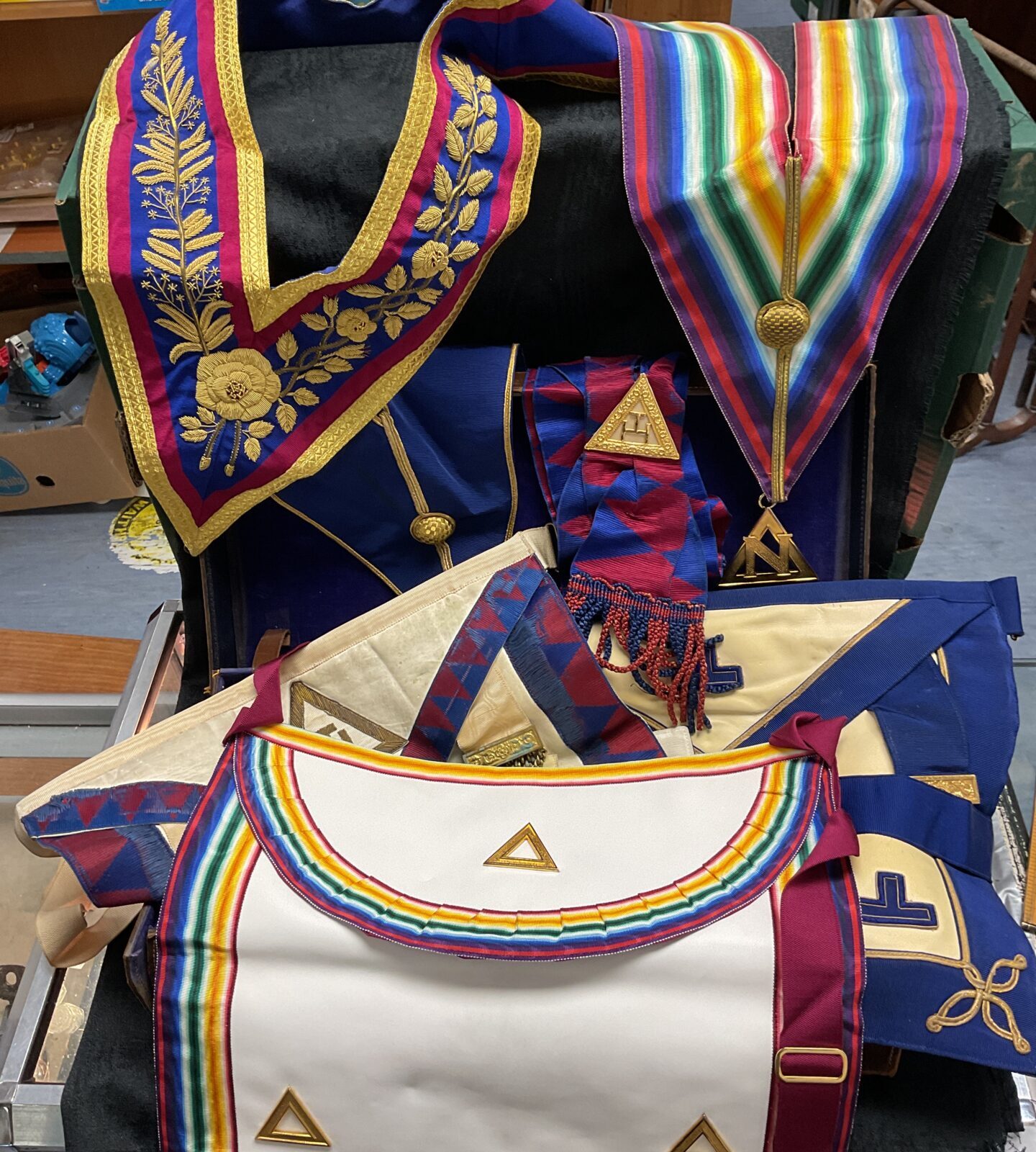 Masonic leather case with Collars and Aprons Inc grand rank full dress ...