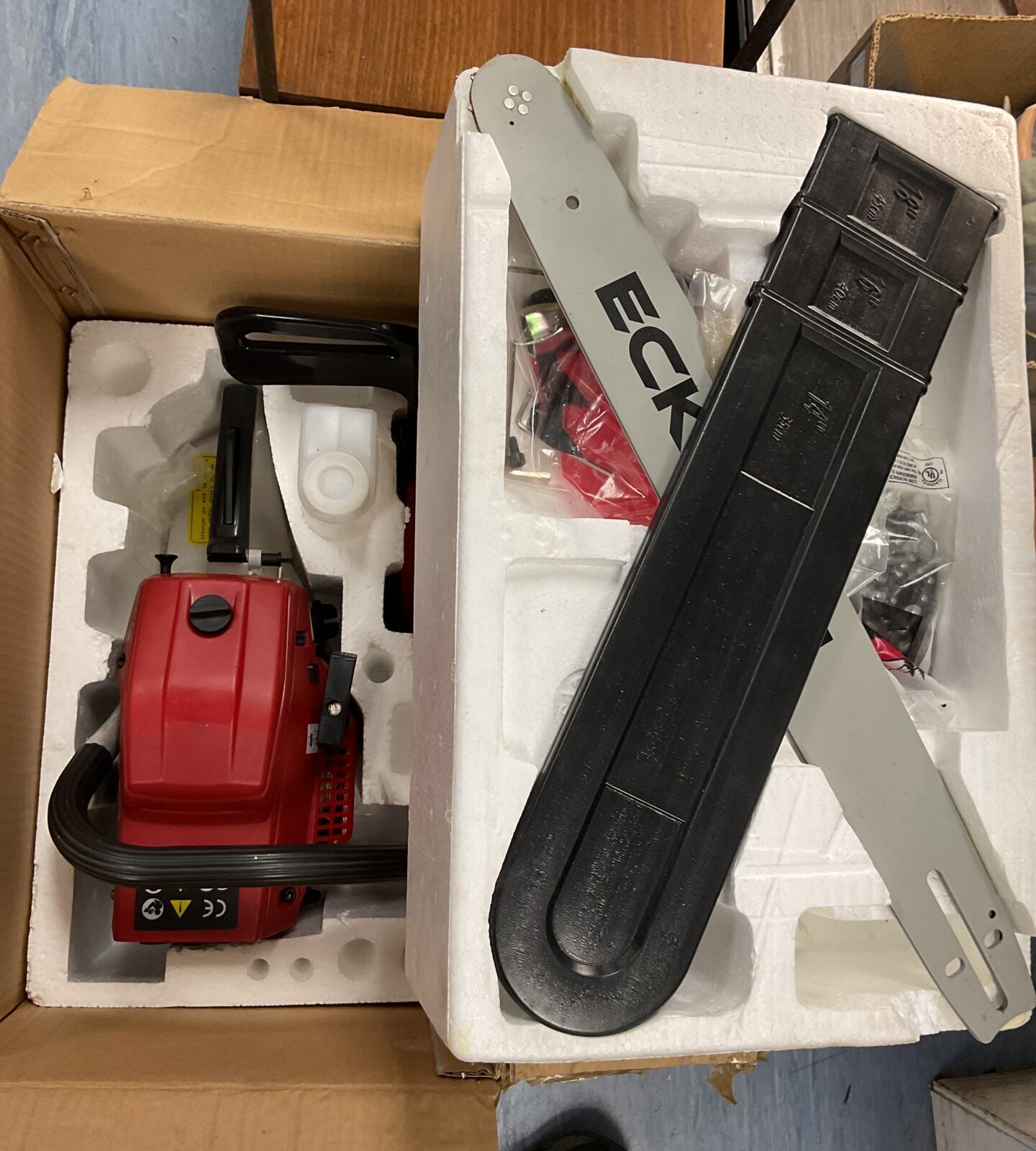 Eckman 2 stroke petrol chainsaw pcs02 new in box – Badgers Auctions