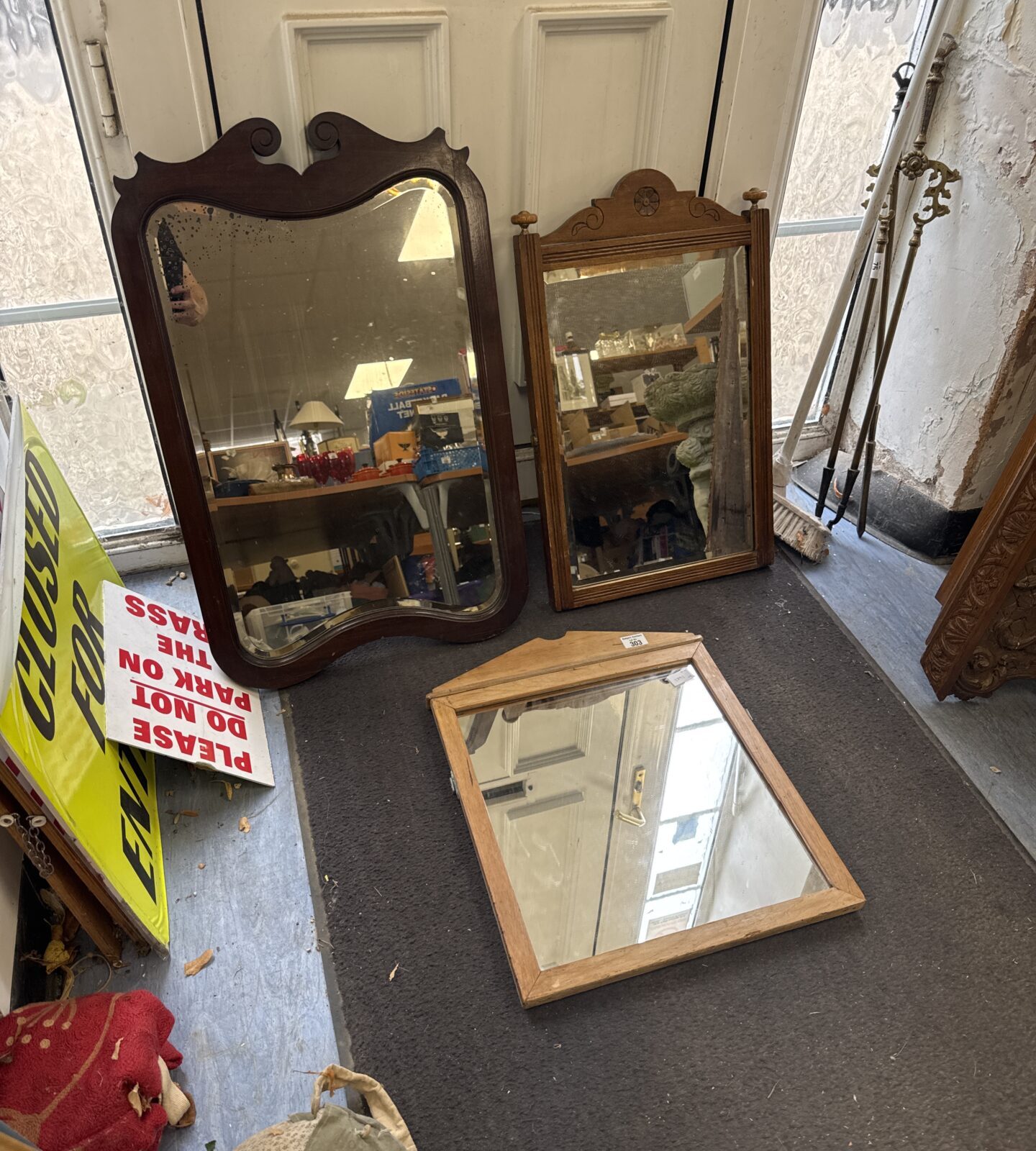 Three vintage dressing table mirrors – Badgers Auctions