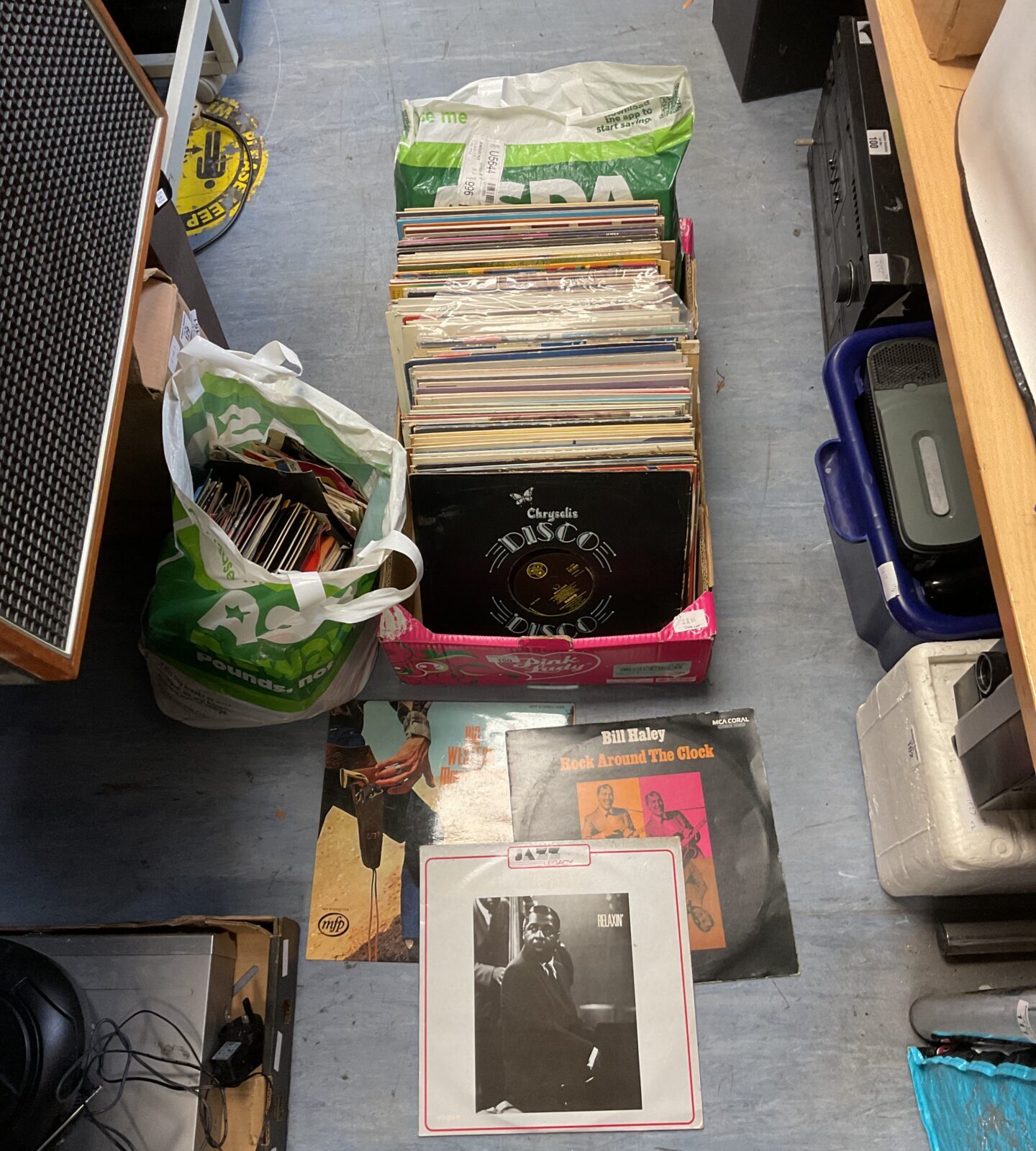 Large collection of assorted vinyl – Badgers Auctions