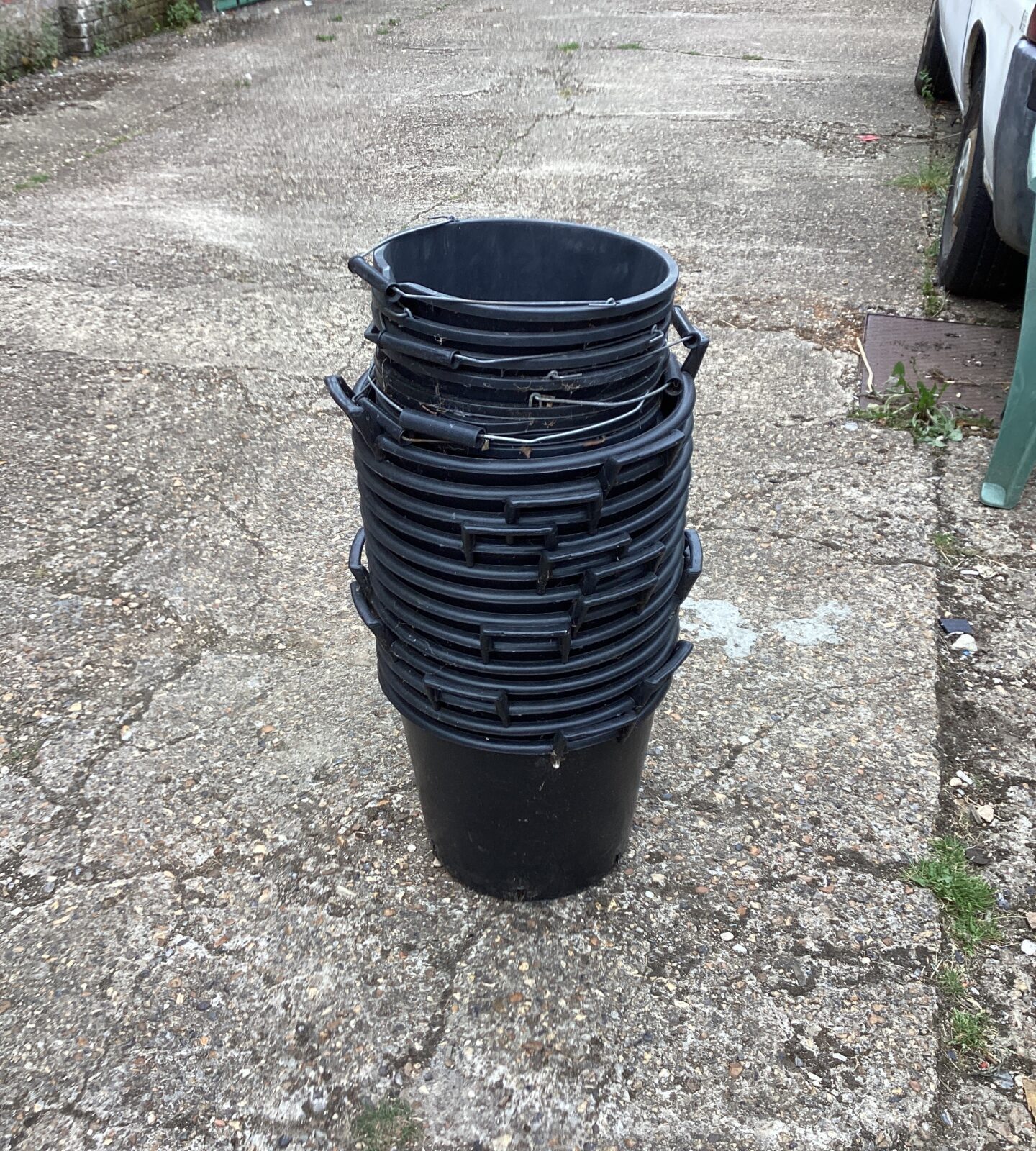 Quantity of Garden tubs and buckets – Badgers Auctions