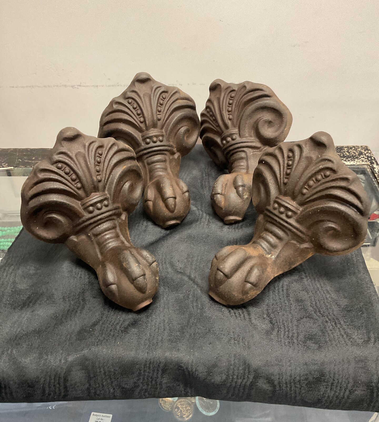 four victorian style cast iron ball and claw bath feet – Badgers Auctions