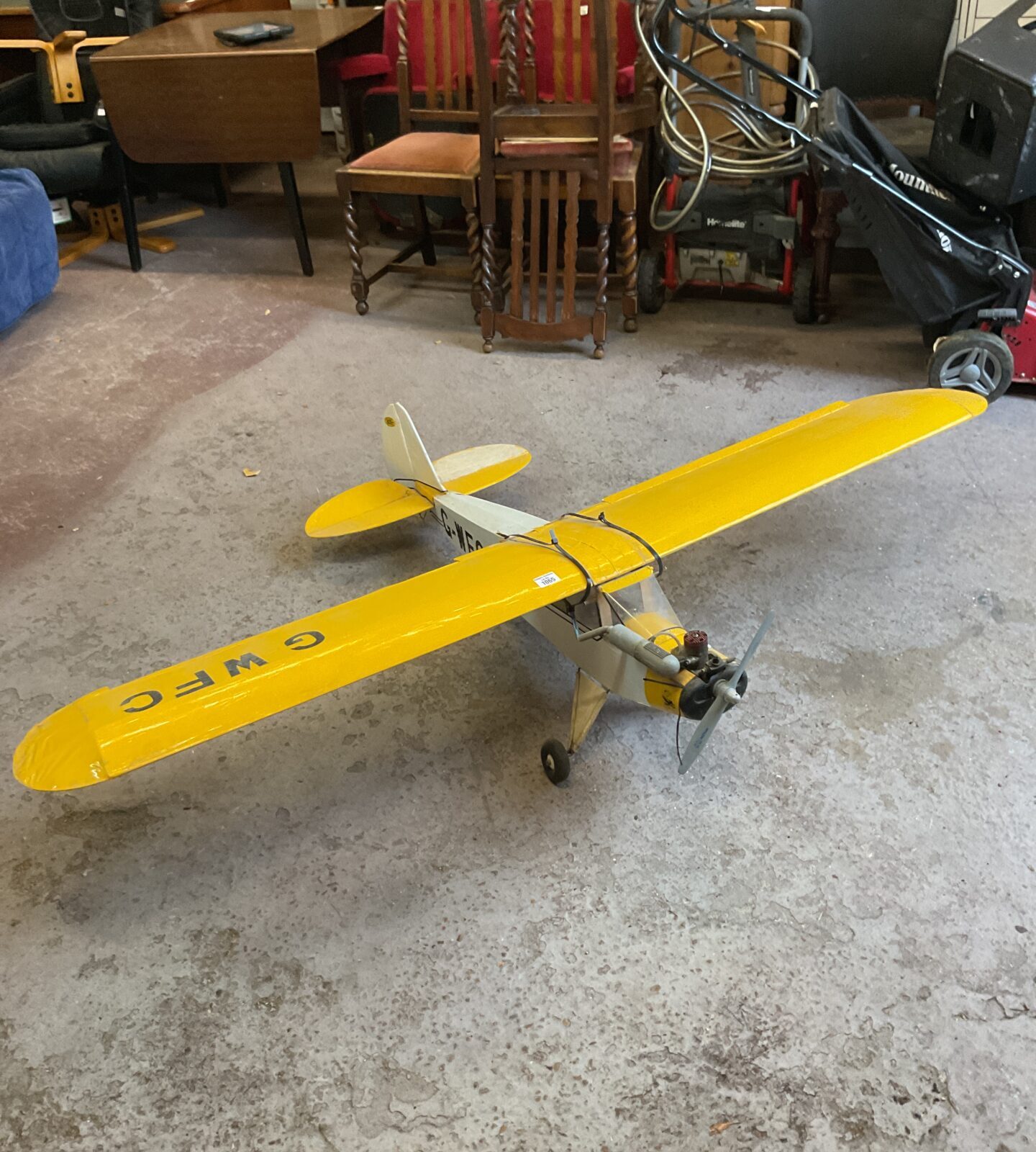 Large remote control rc plane – Badgers Auctions