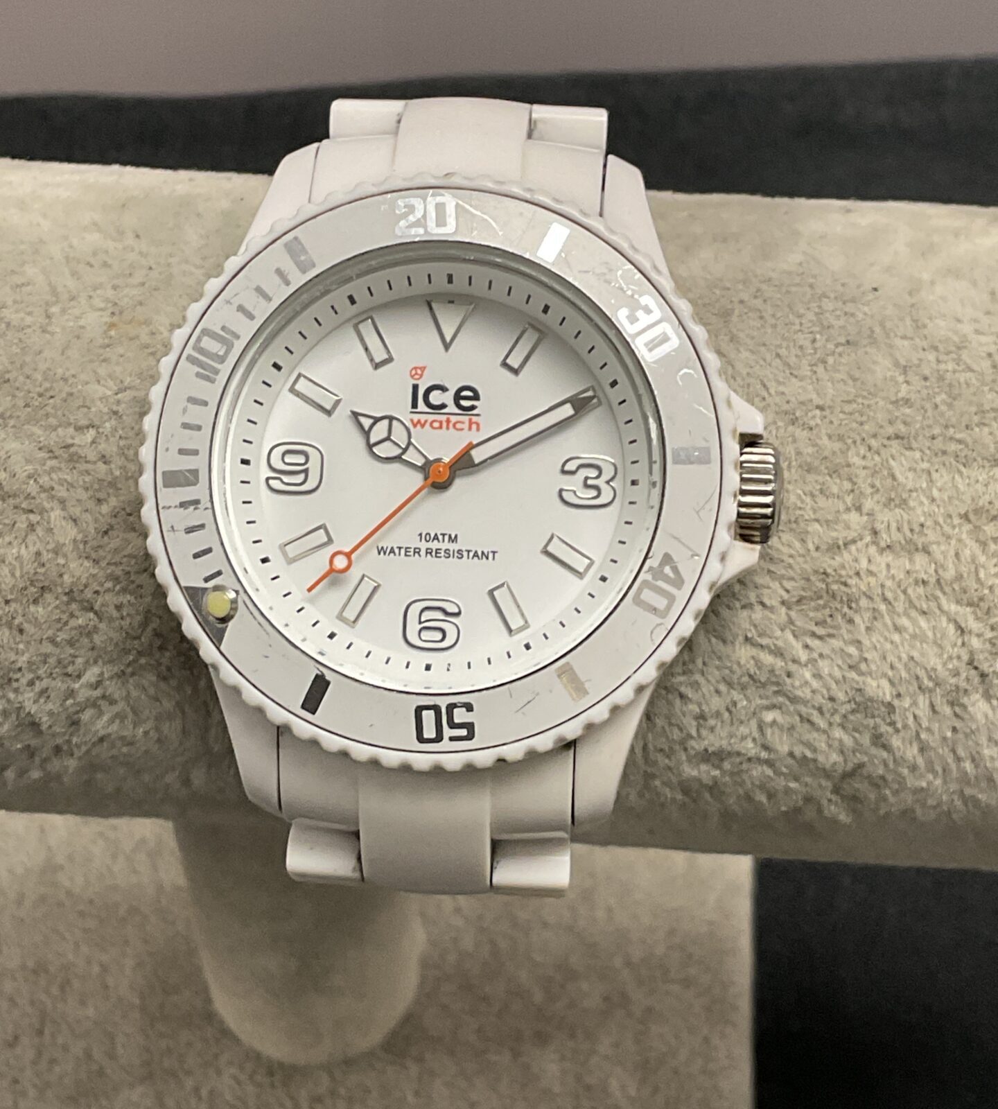 solid white ice watch quartz wristwatch – Badgers Auctions