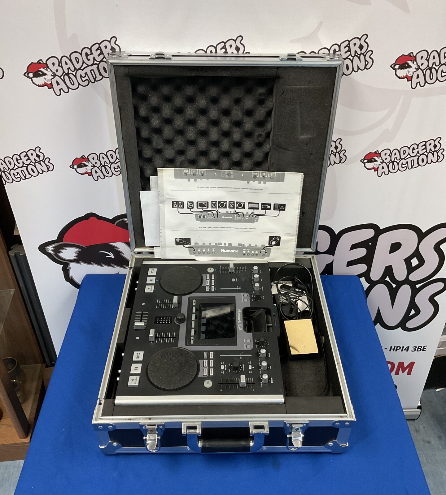 Numark idj2 dj system in flight case – Badgers Auctions