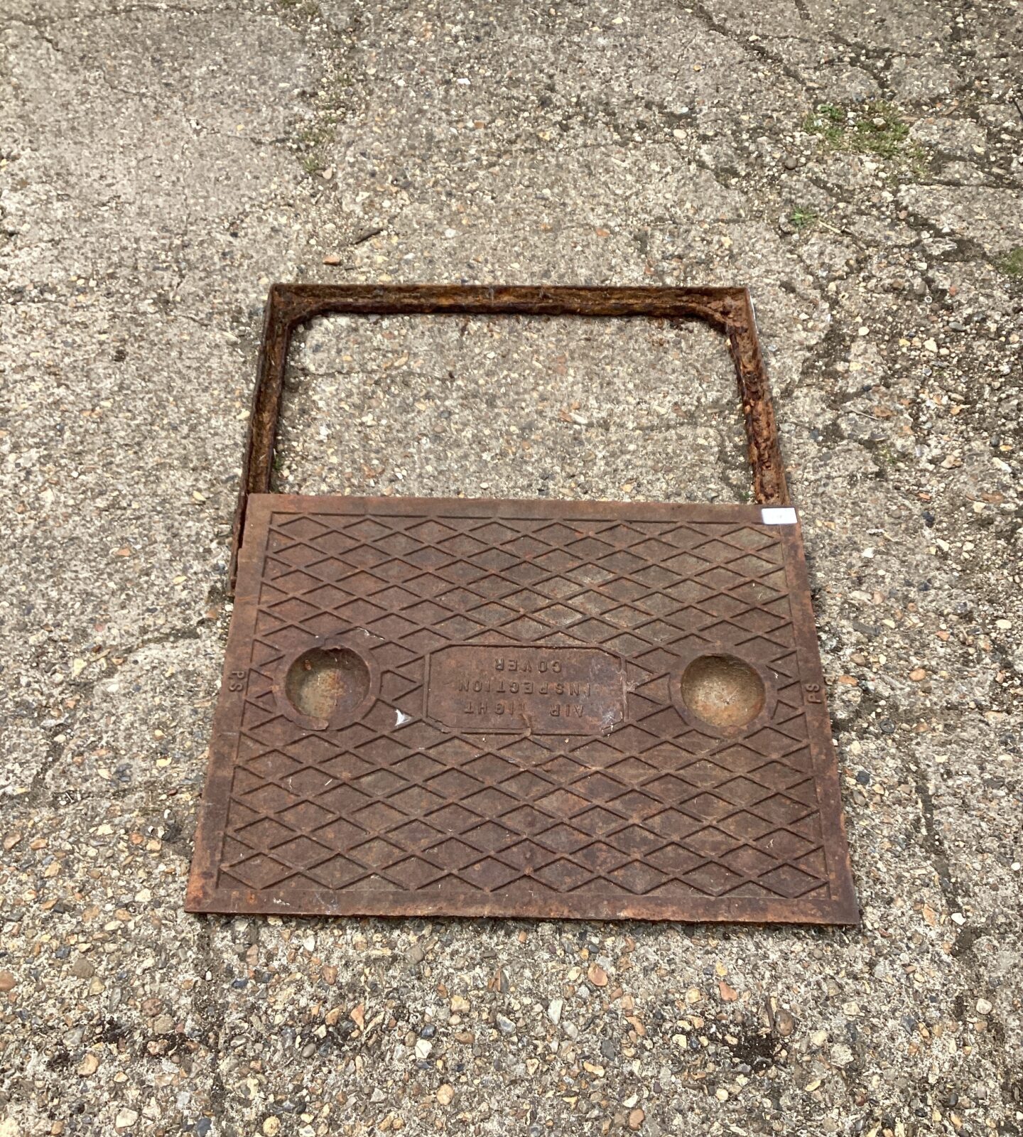 Wrought Iron inspection chamber cover – Badgers Auctions
