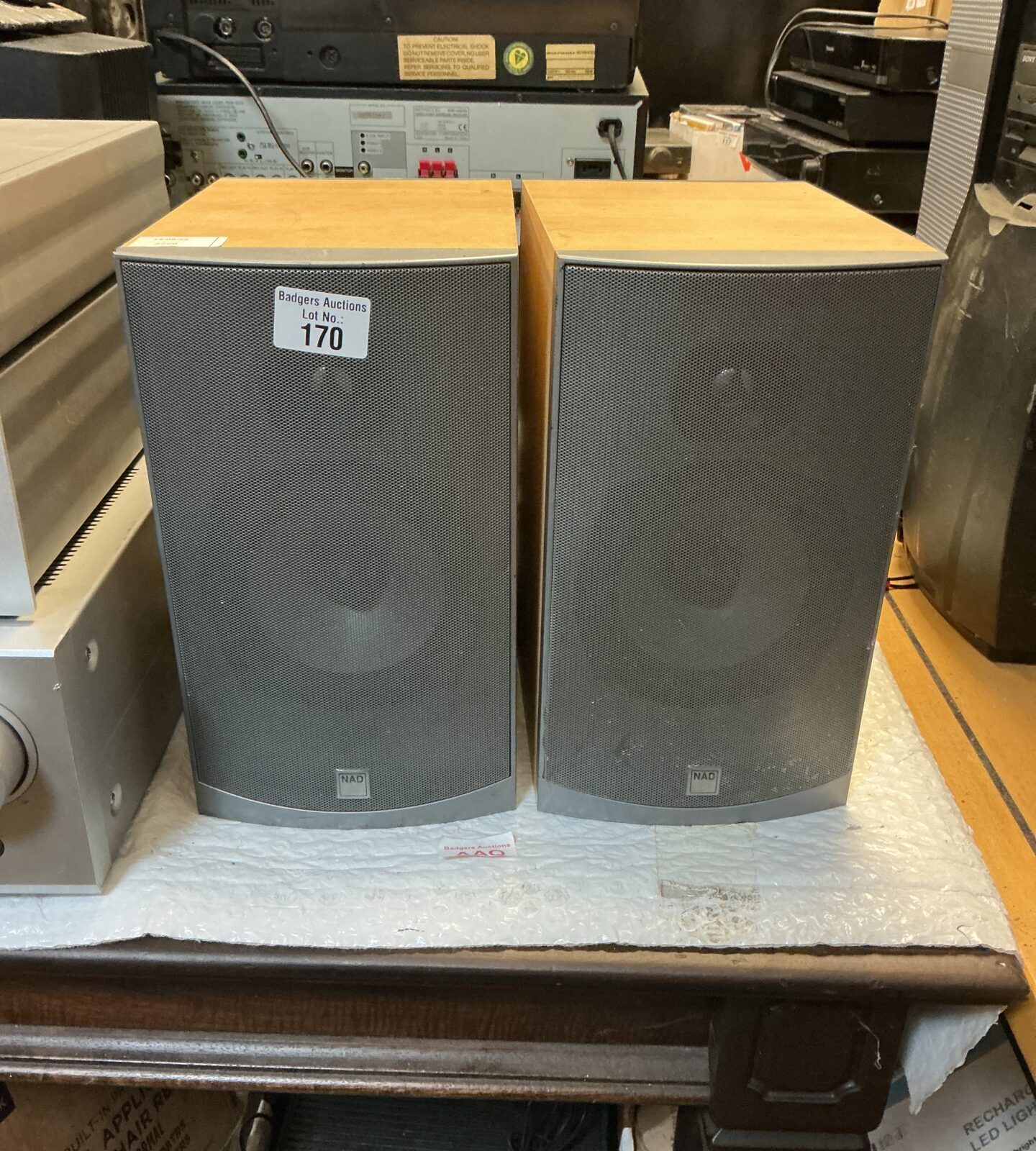 NAD model 820 loudspeaker system – Badgers Auctions