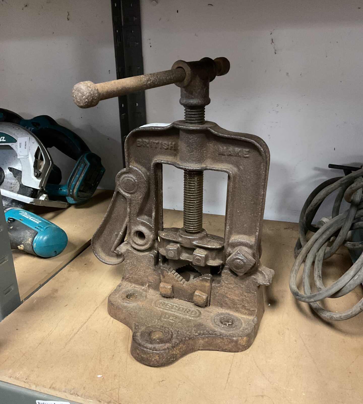 Record 921 hinged pipe vice – Badgers Auctions