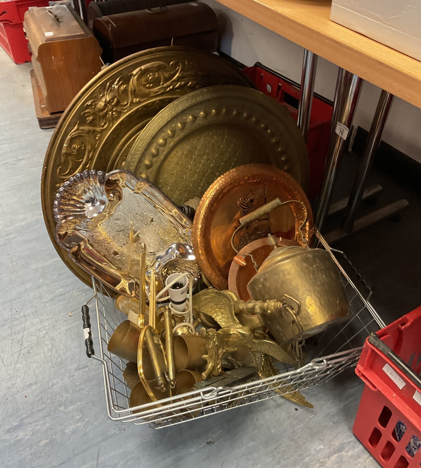 Large lot of mixed brassware & copper – Badgers Auctions