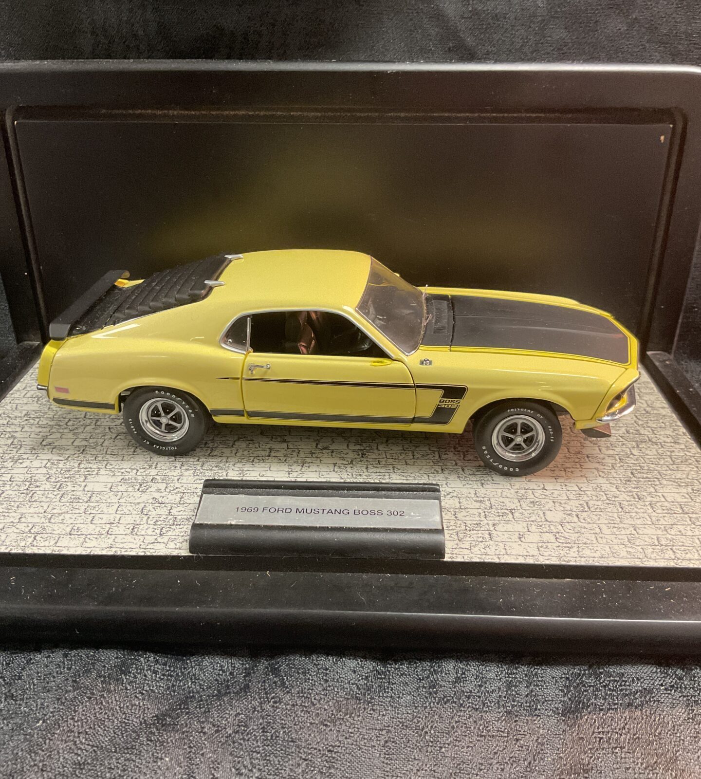 Franklin mint at Harrods 1969 Ford Mustang Boss 302 – Badgers Auctions