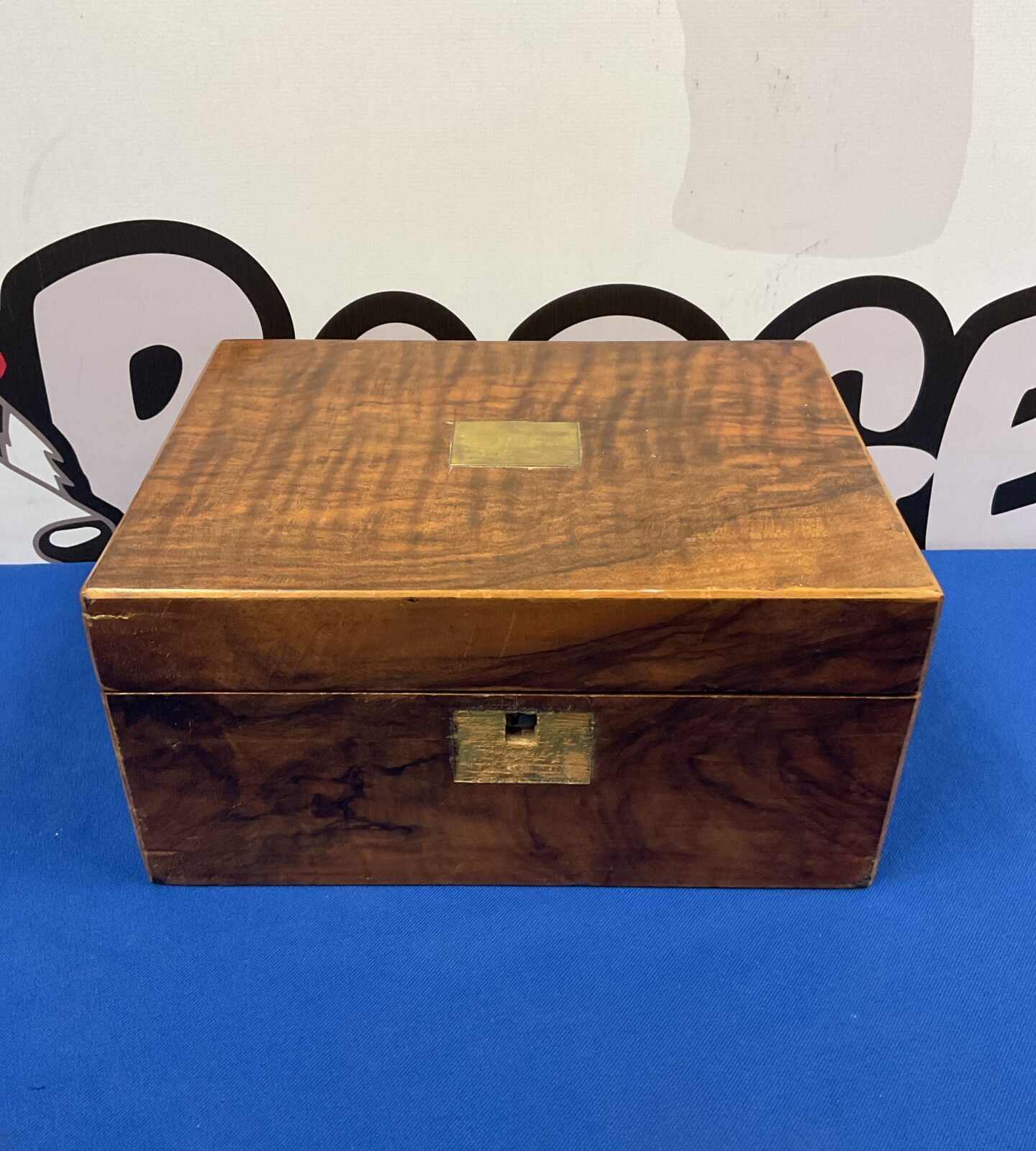 Vintage walnut writing slope for restoration – Badgers Auctions