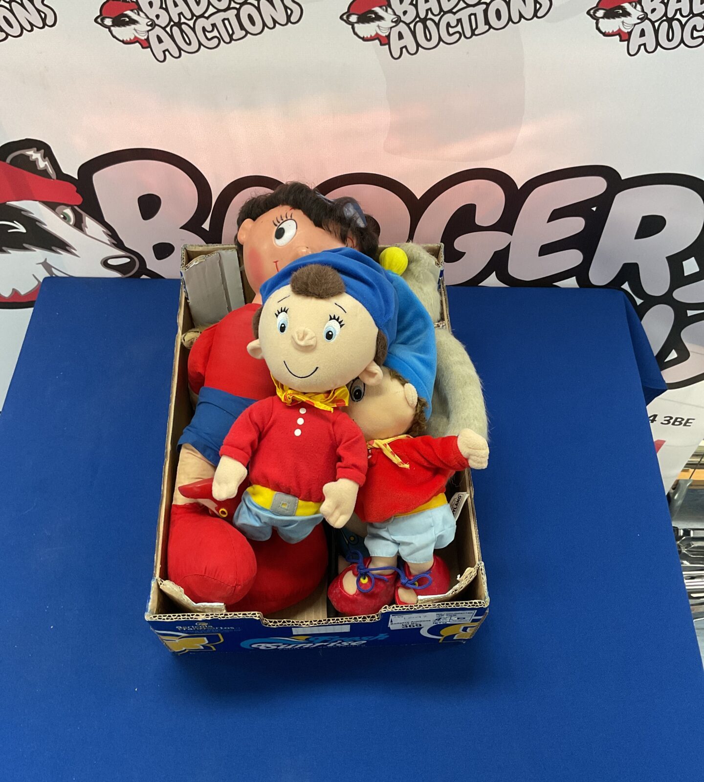 Three vintage noddy toys w/ two vintage teddy bears – Badgers Auctions