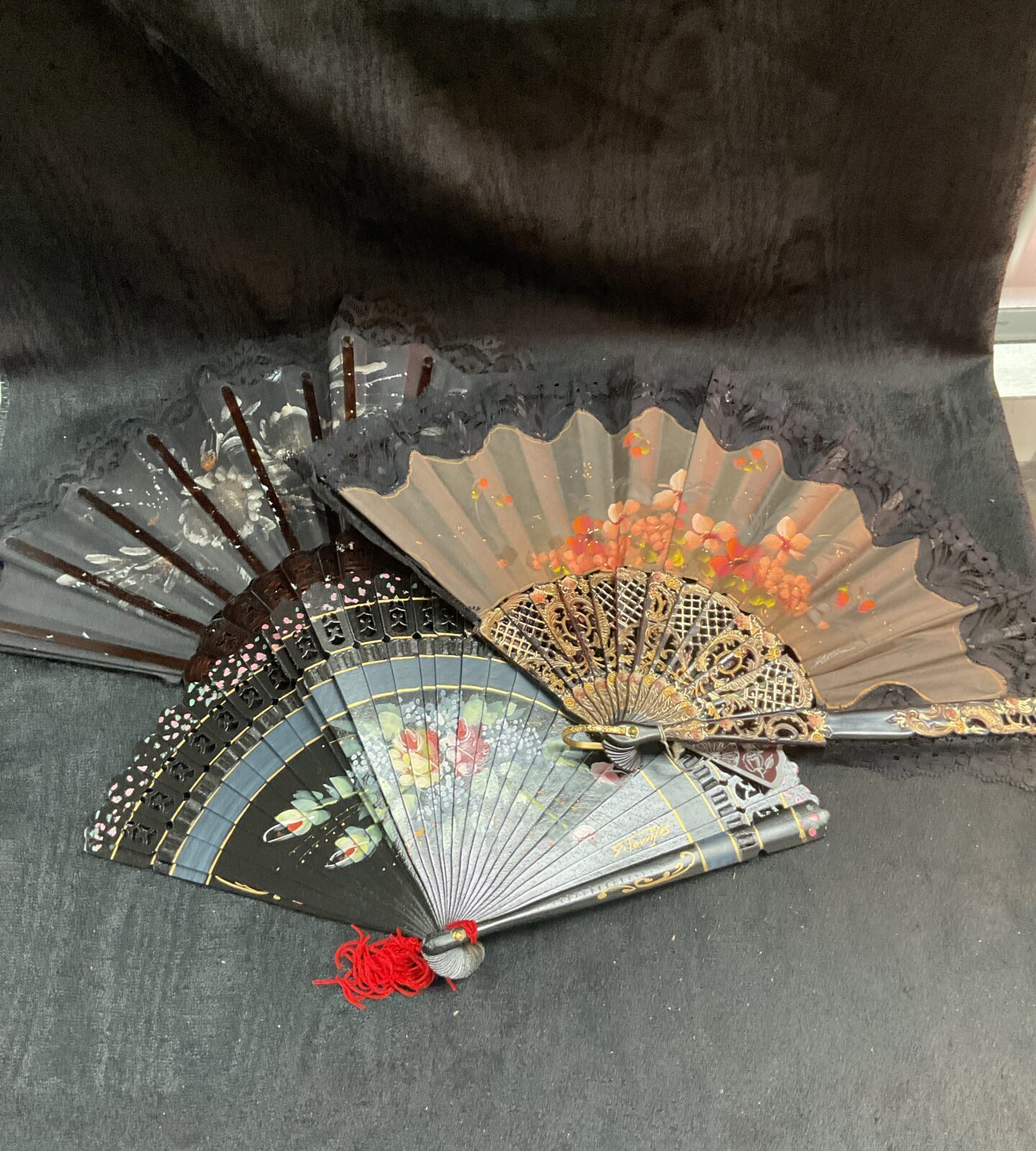 Three vintage fans – Badgers Auctions