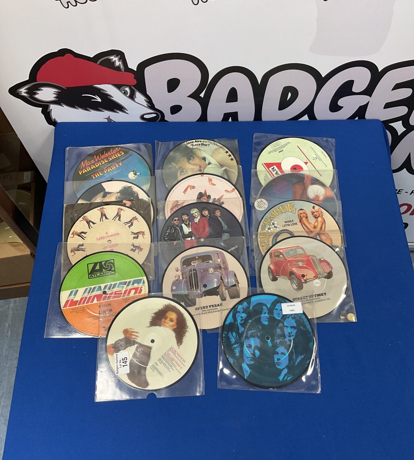 Bundle of mixed 7” picture discs records – Badgers Auctions