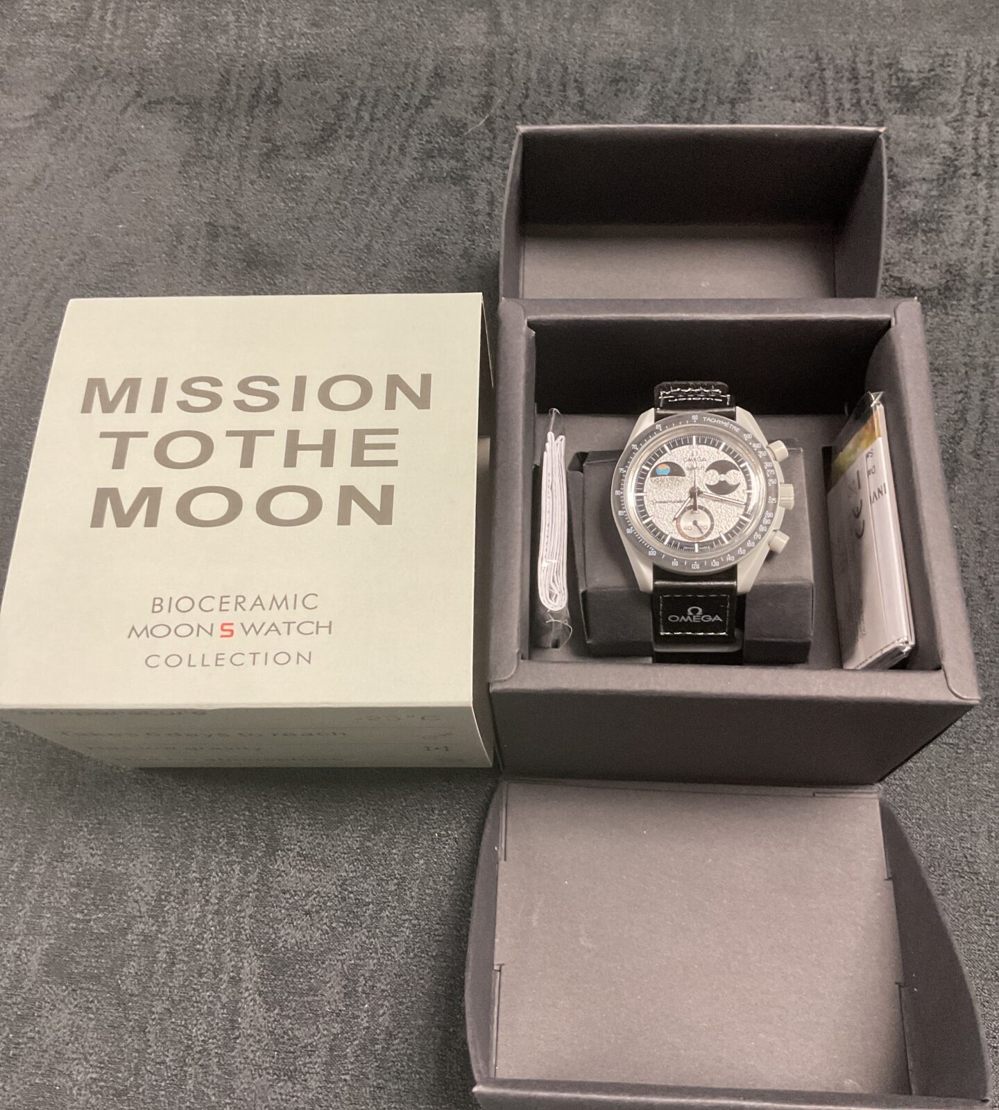Mission to the Moon Bioceramic MoonSwatch Collection in box with papers ...