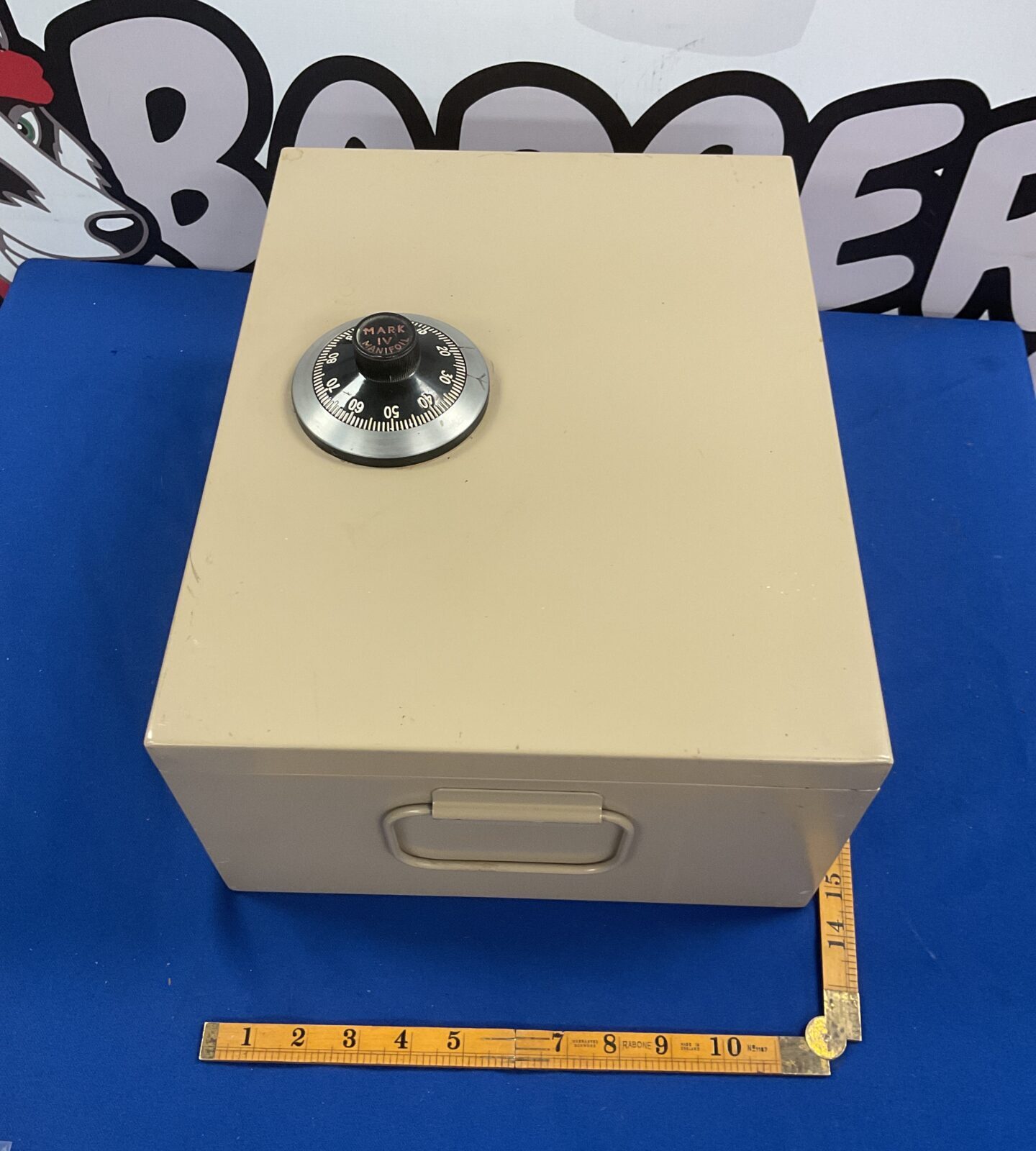 Mark Iv Manifoil Safe box with code and reset key (code in office ...