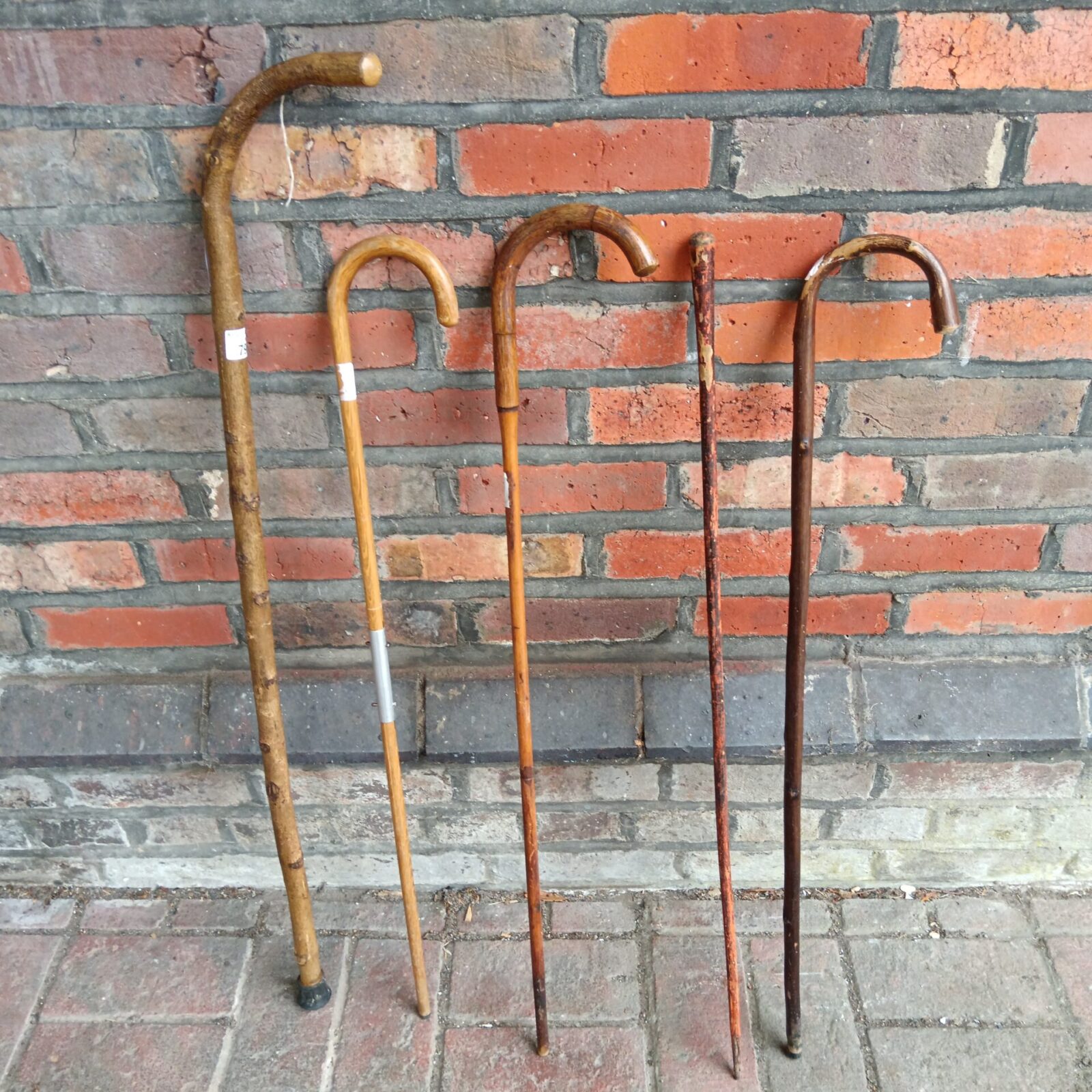 Bundle of 5 vintage walking canes – Badgers Auctions