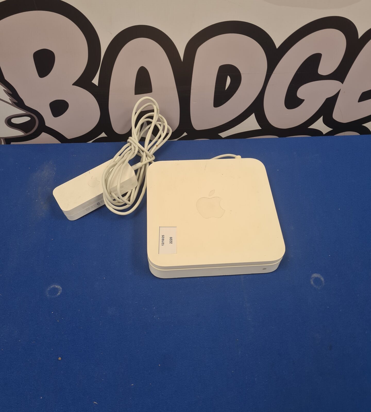 Apple Airport Extreme Bass Station Model Num: A1143 – Badgers Auctions