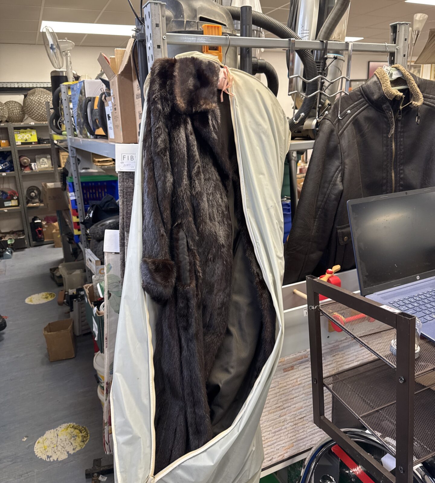 Black Ebony Mink Fur coat By National Fur Company Ltd – Badgers Auctions