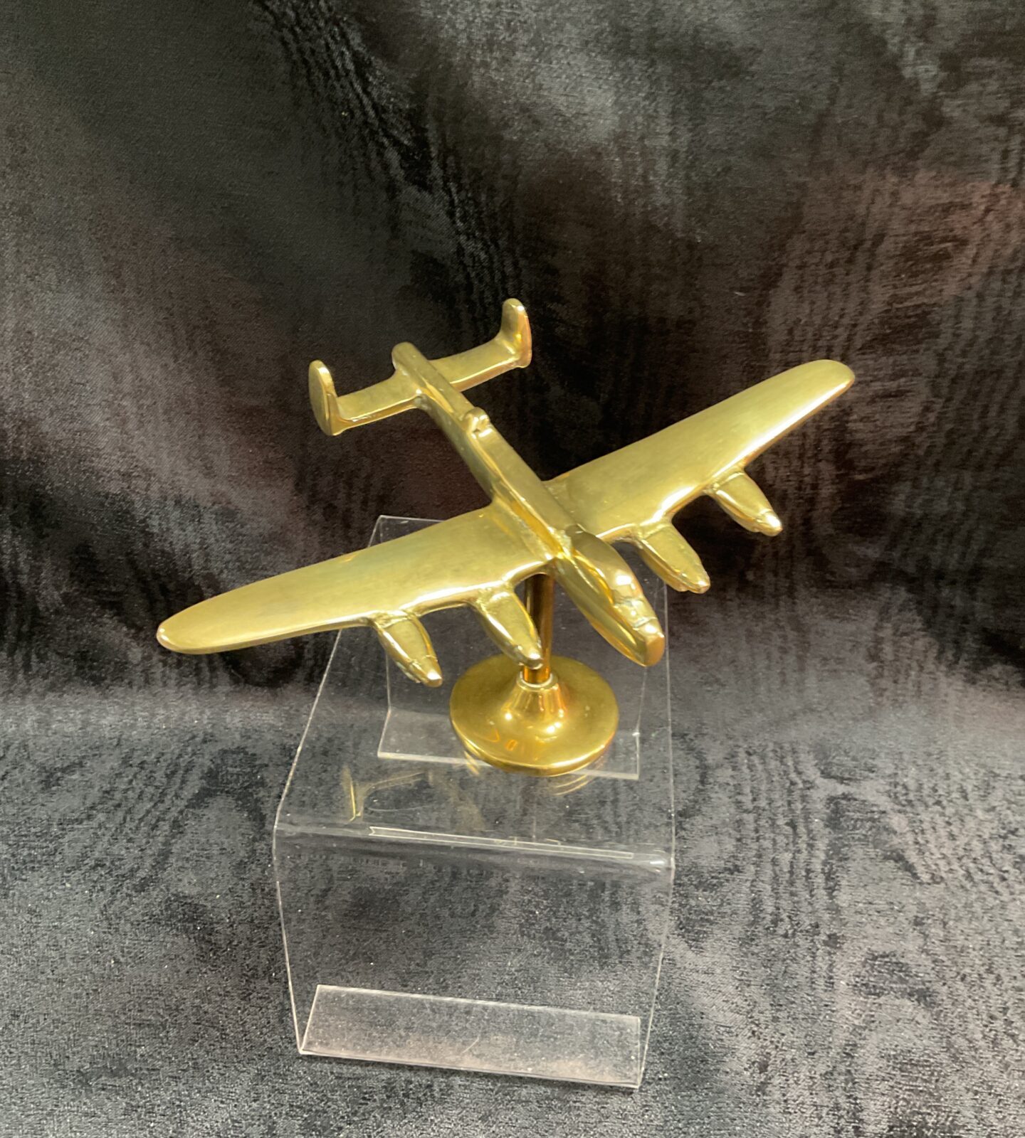 Brass 4” model of a lancaster bomber – Badgers Auctions