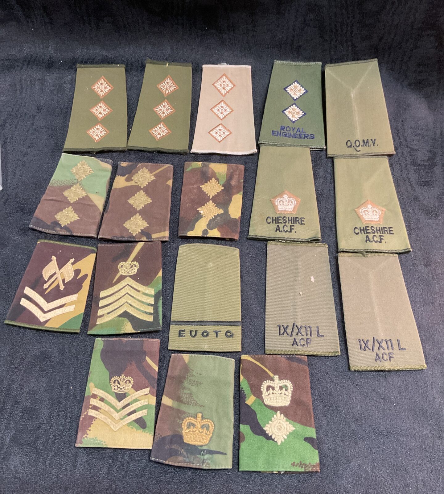 Collection of british army rank slides – Badgers Auctions