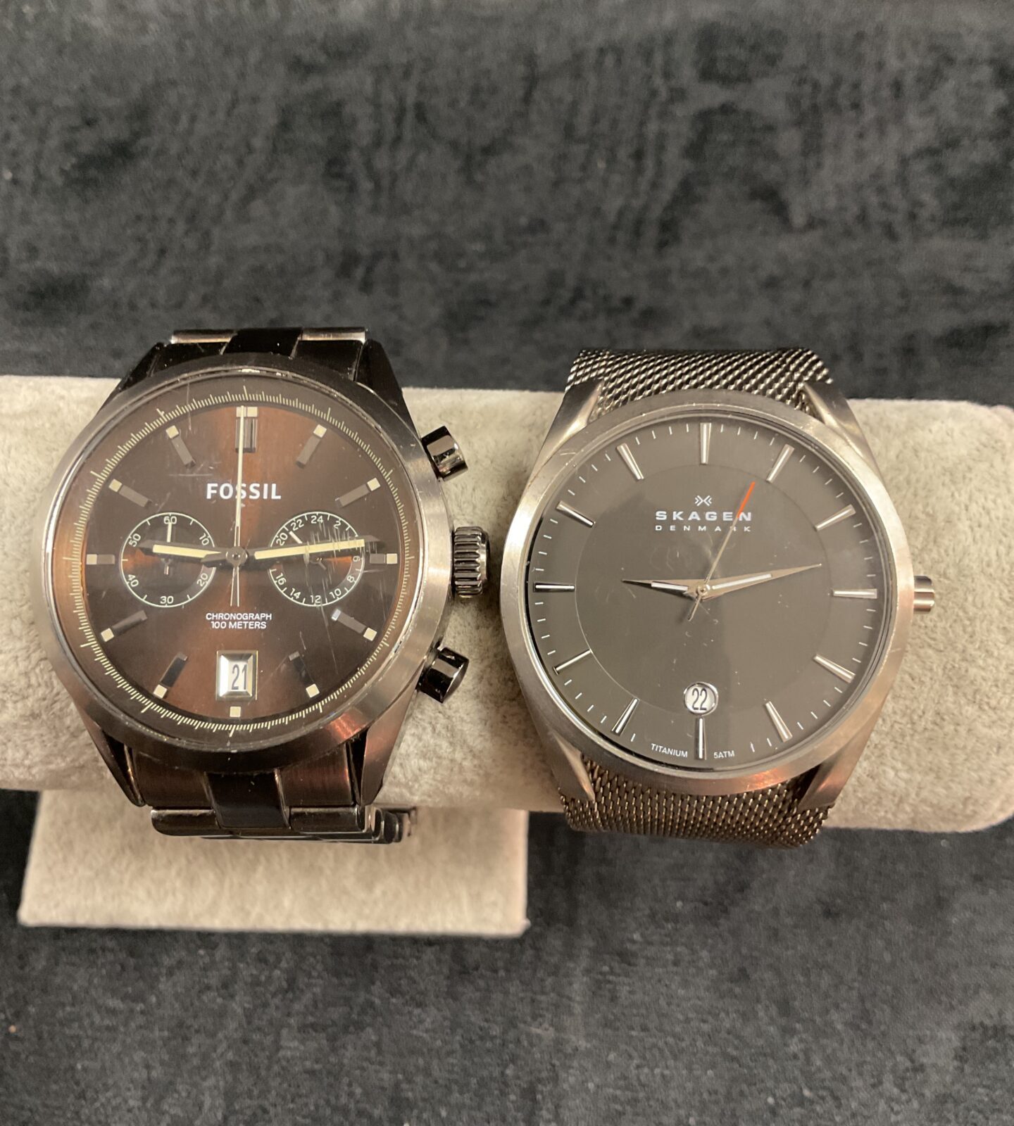 Two quartz wristwatches fossil and working skagen – Badgers Auctions