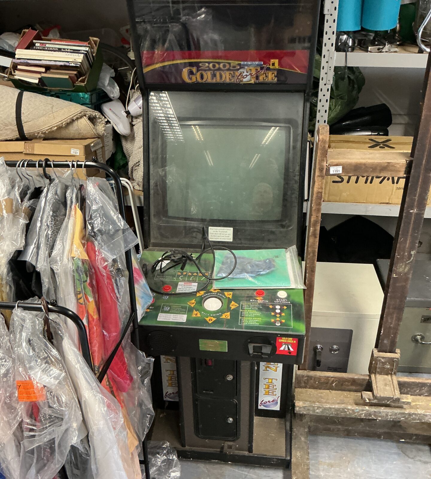 Arcade Machine Golden Tee Fore sold as seen – Badgers Auctions