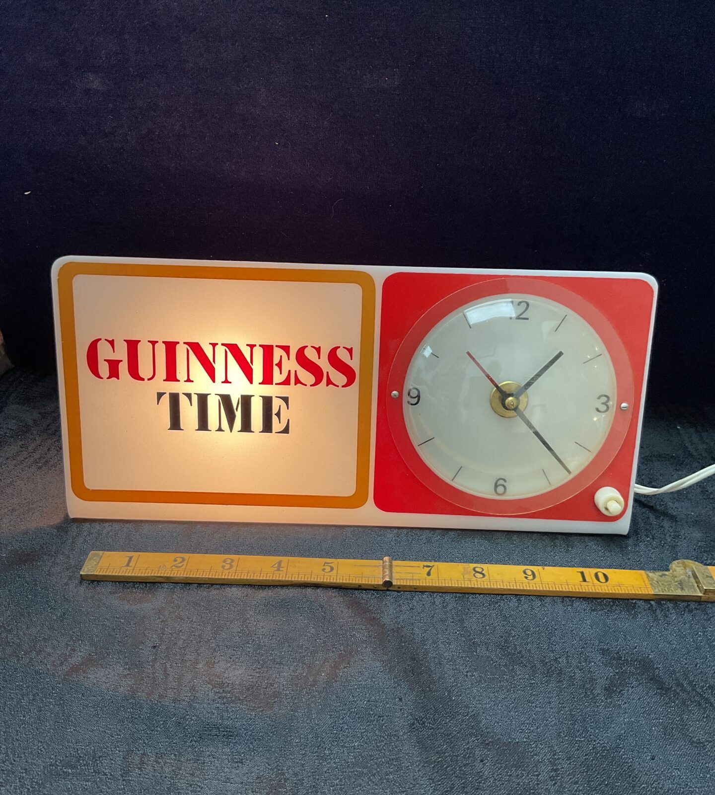 Guiness Bar lamp clock working – Badgers Auctions