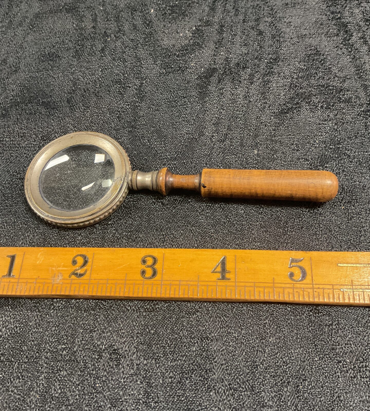 Antique magnifying Glass – Badgers Auctions