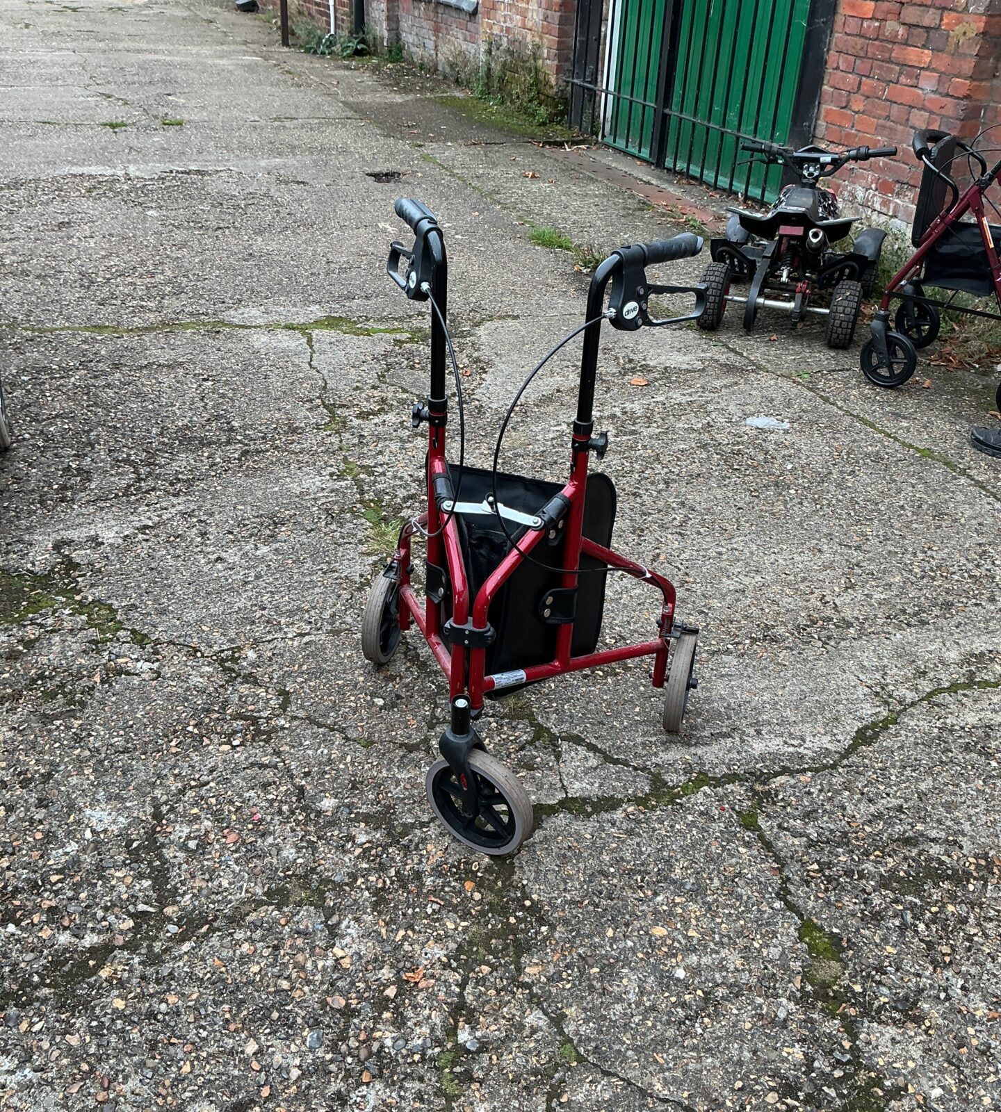 Drive folding walking assistance trolley – Badgers Auctions