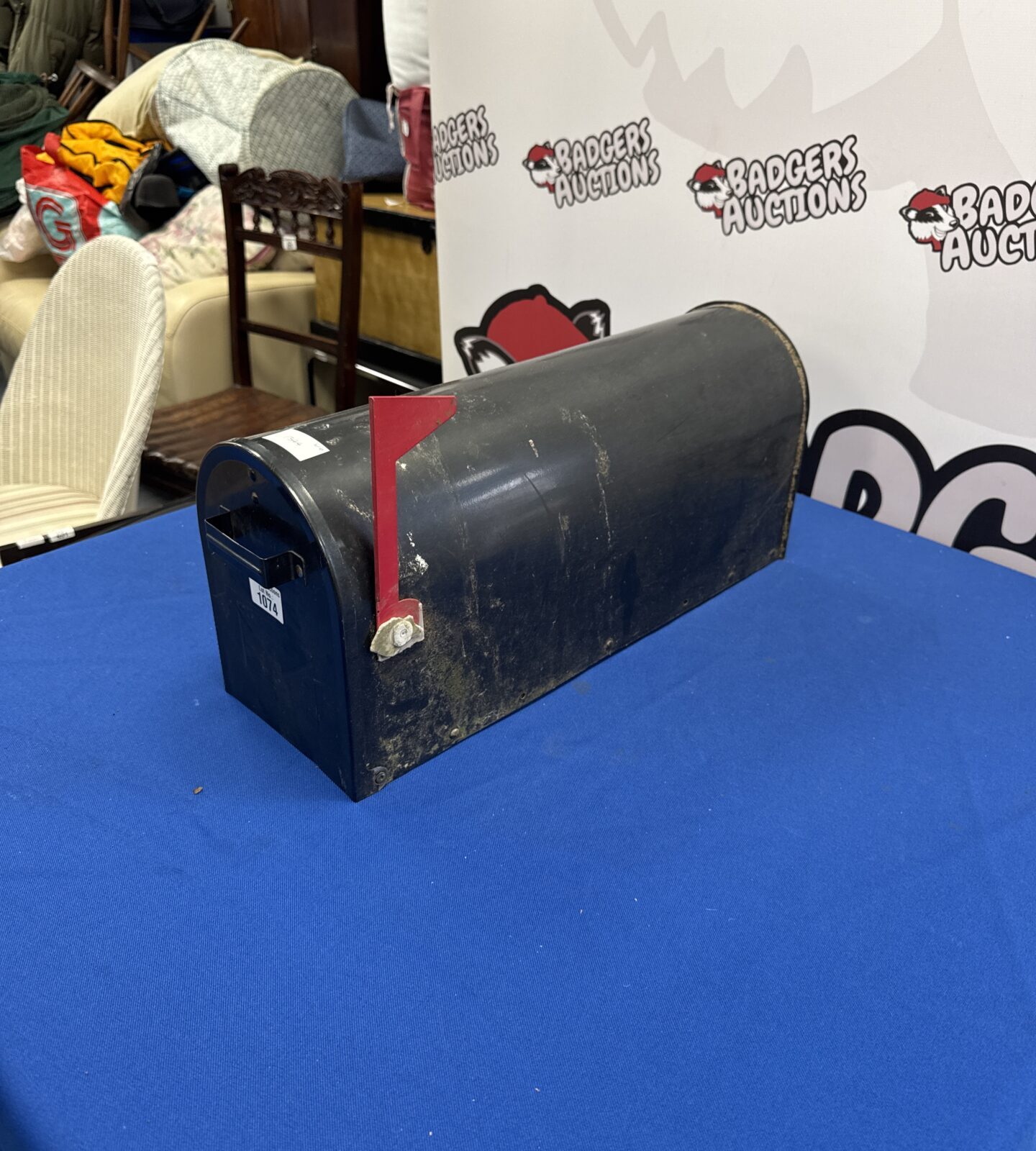 Metal American style mailbox – Badgers Auctions