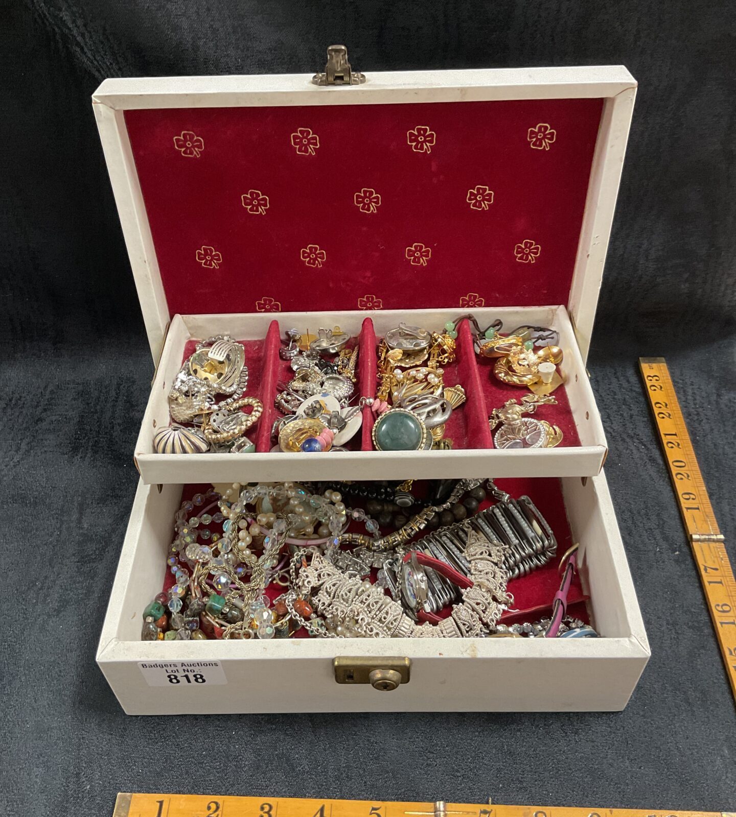 Large jewellery box with contents – Badgers Auctions