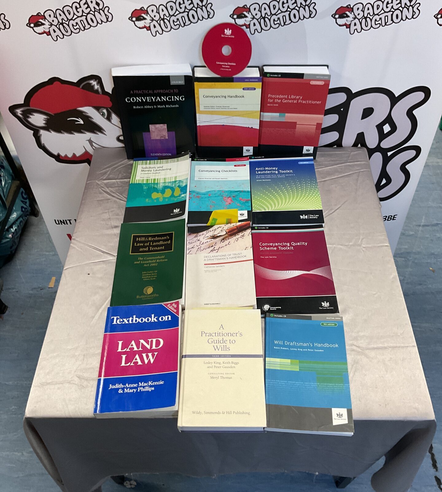 Box of law related books – Badgers Auctions