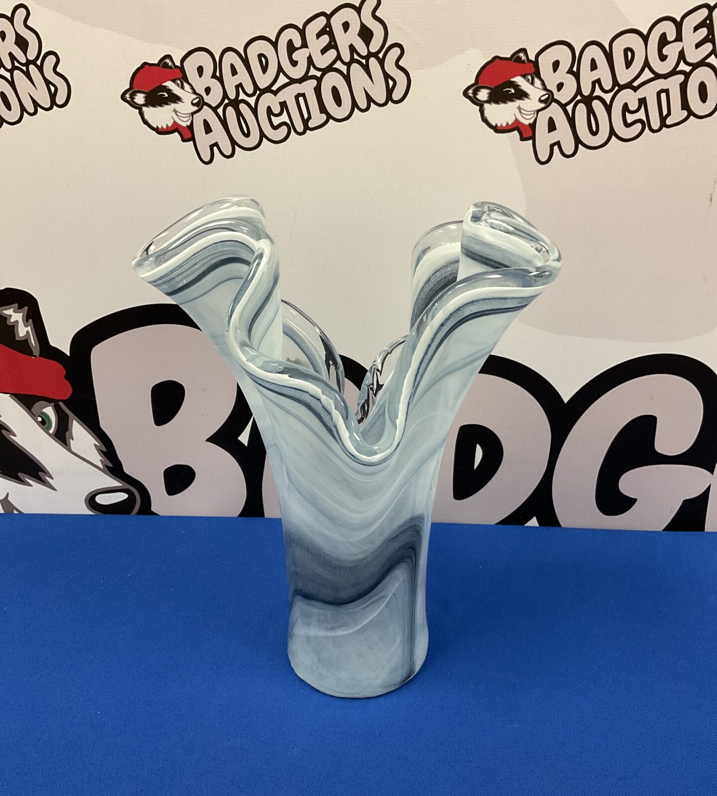 Murano glass Italian open petal 12” vase – Badgers Auctions