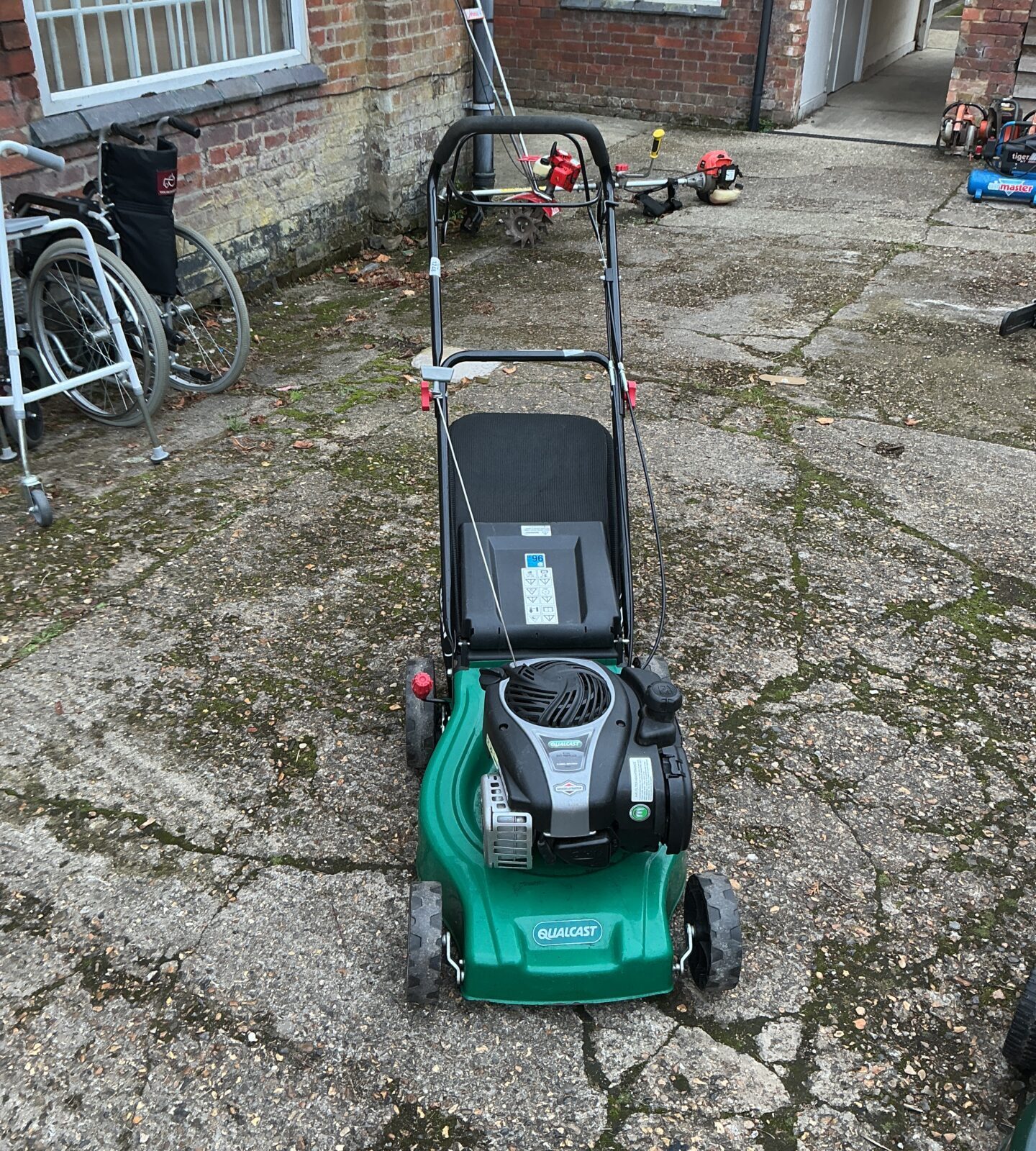 Qualcast Petrol lawnmower – Badgers Auctions